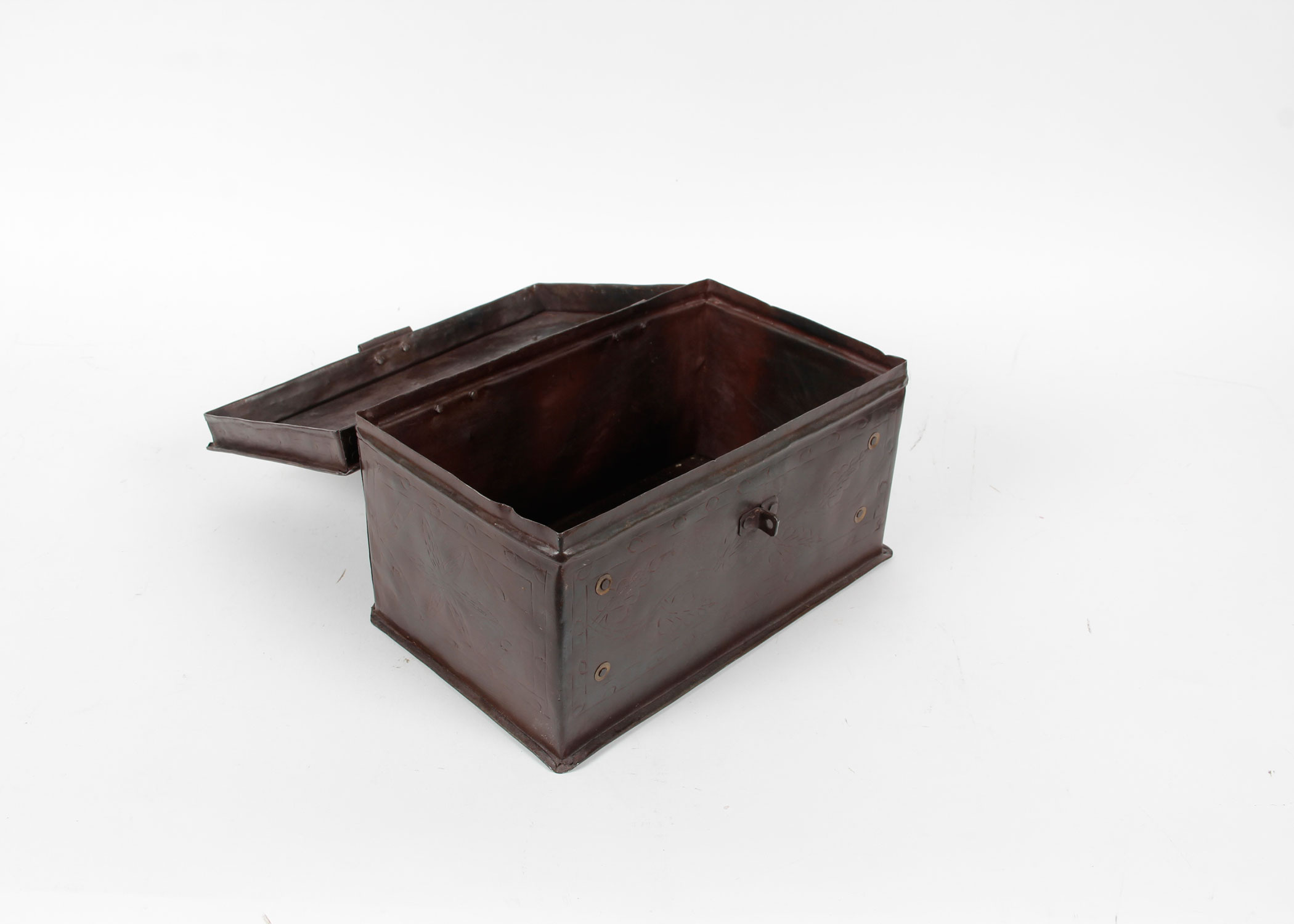 Old Rustic Metal Box with Latch | EBTH