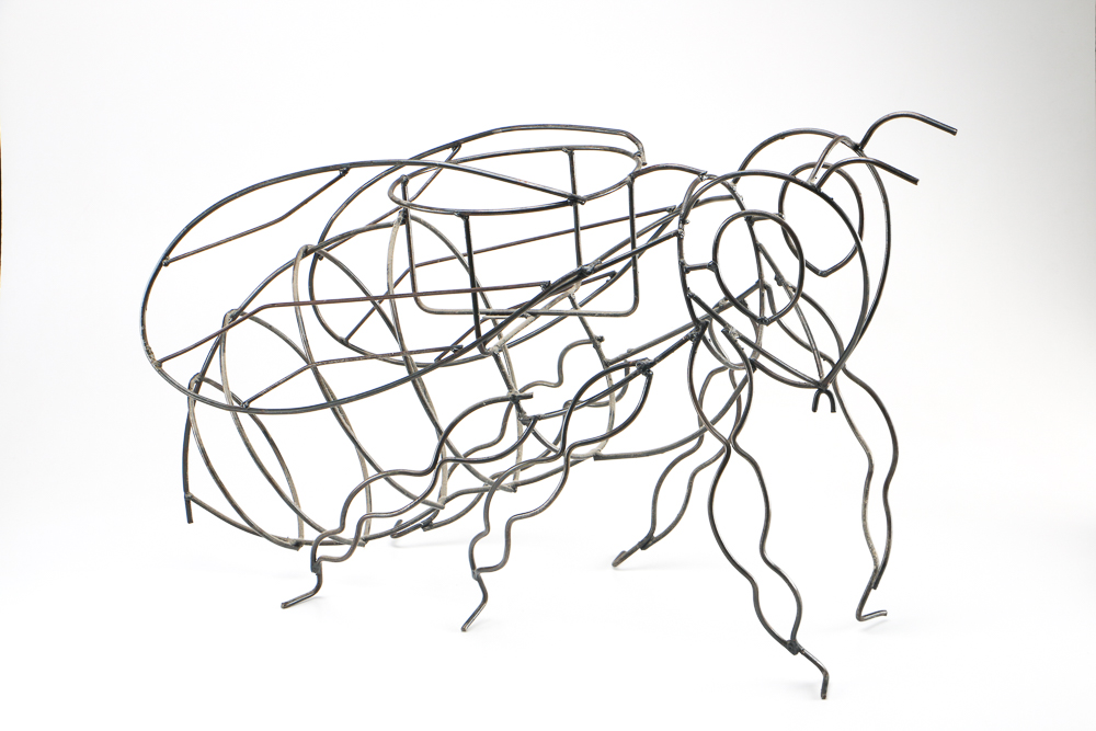 Bumble Bee Topiary Frame | EBTH