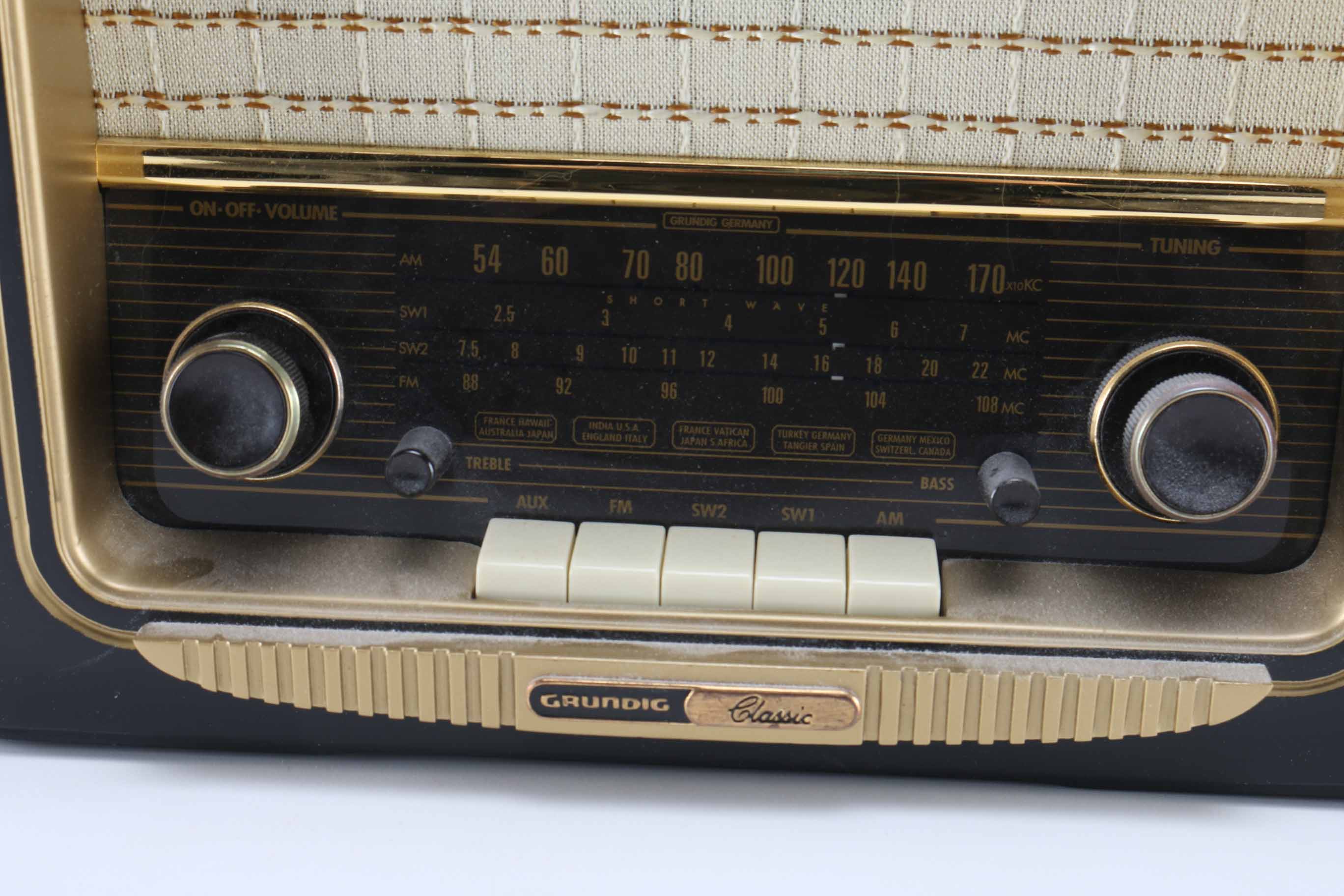 Grundig Classic 960 Reproduction Vintage Radio | EBTH