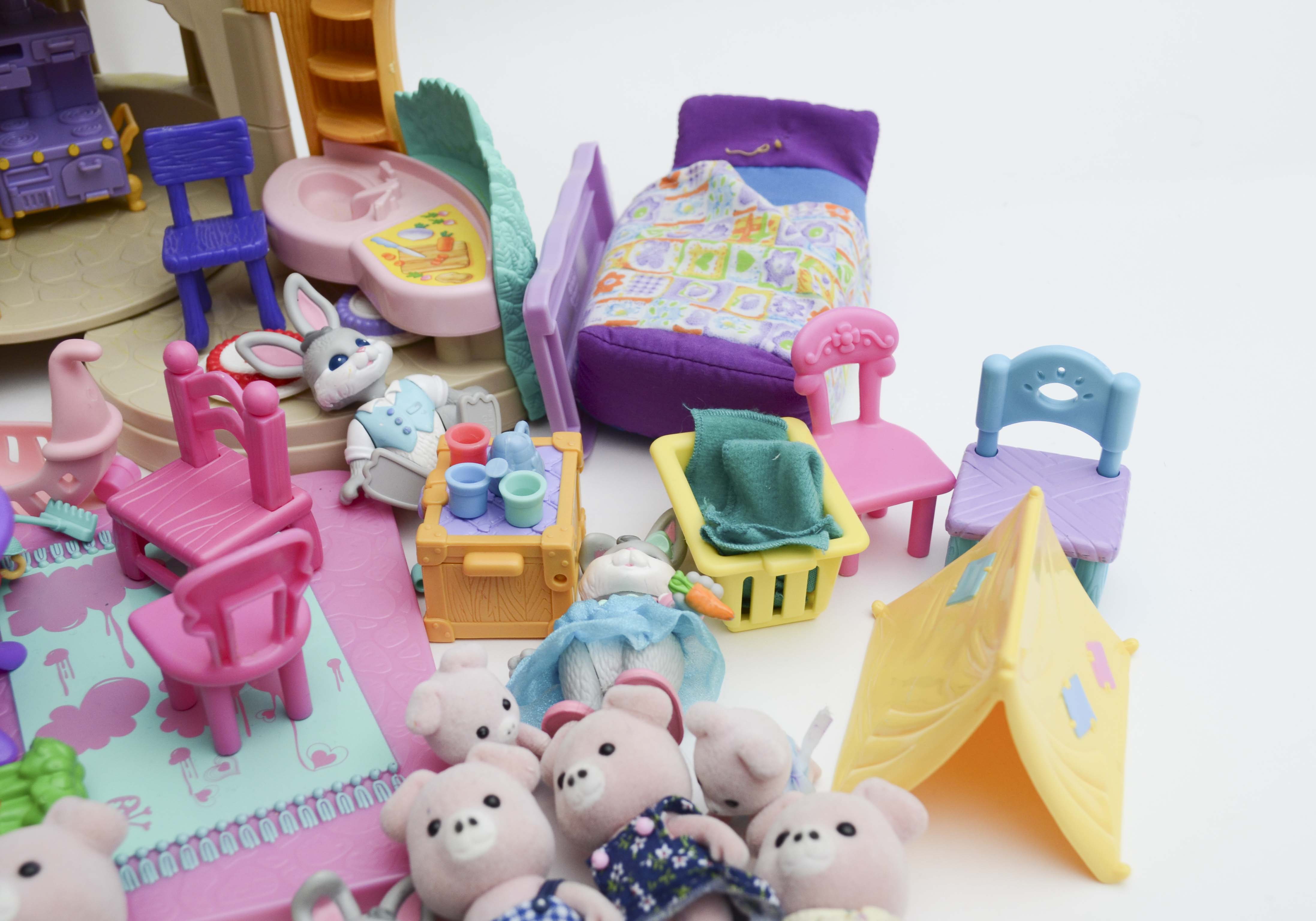 Fisher Price "Hideaway Hollow" Bunny Treehouse with Accessories | EBTH