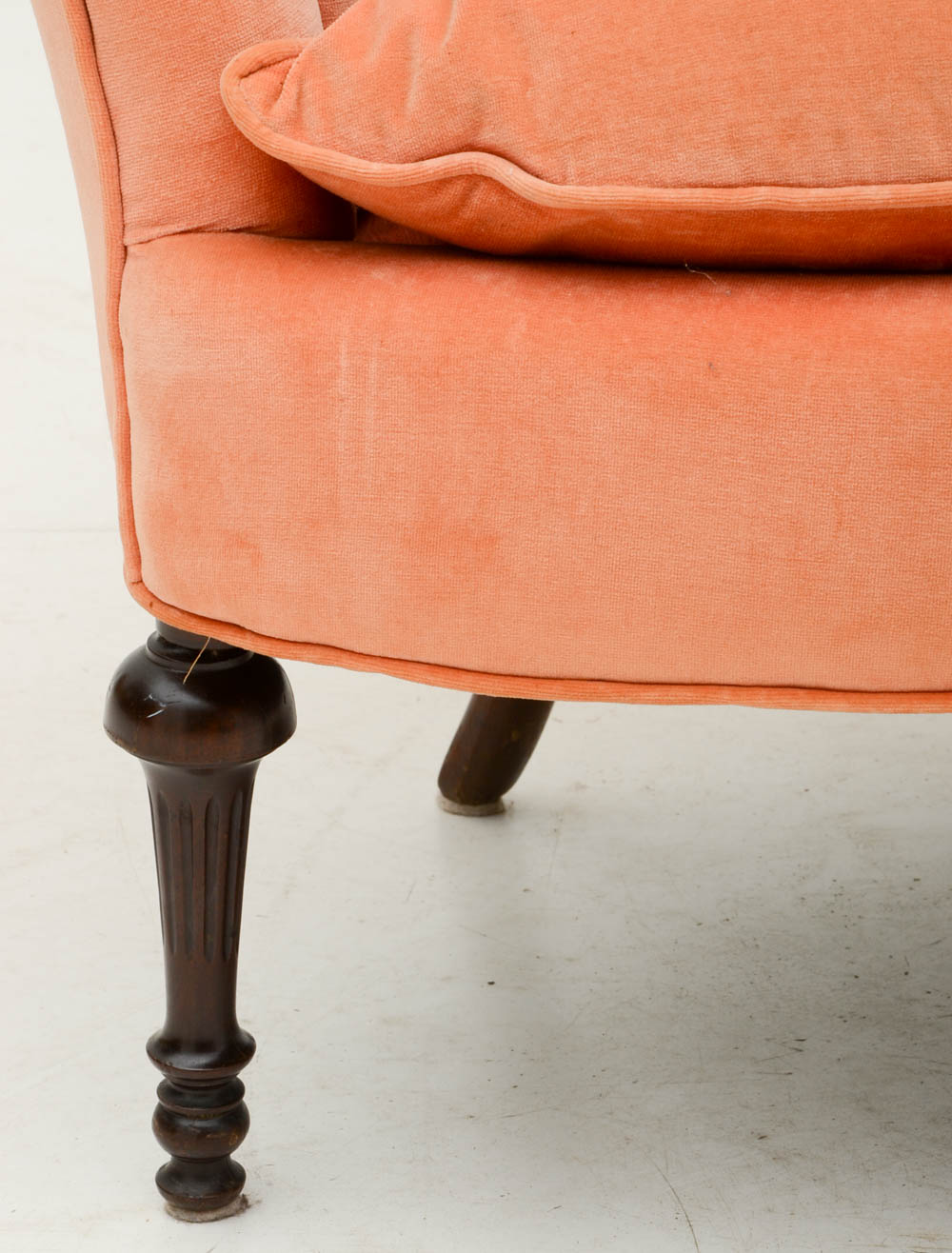 Vintage Shell Settee | EBTH