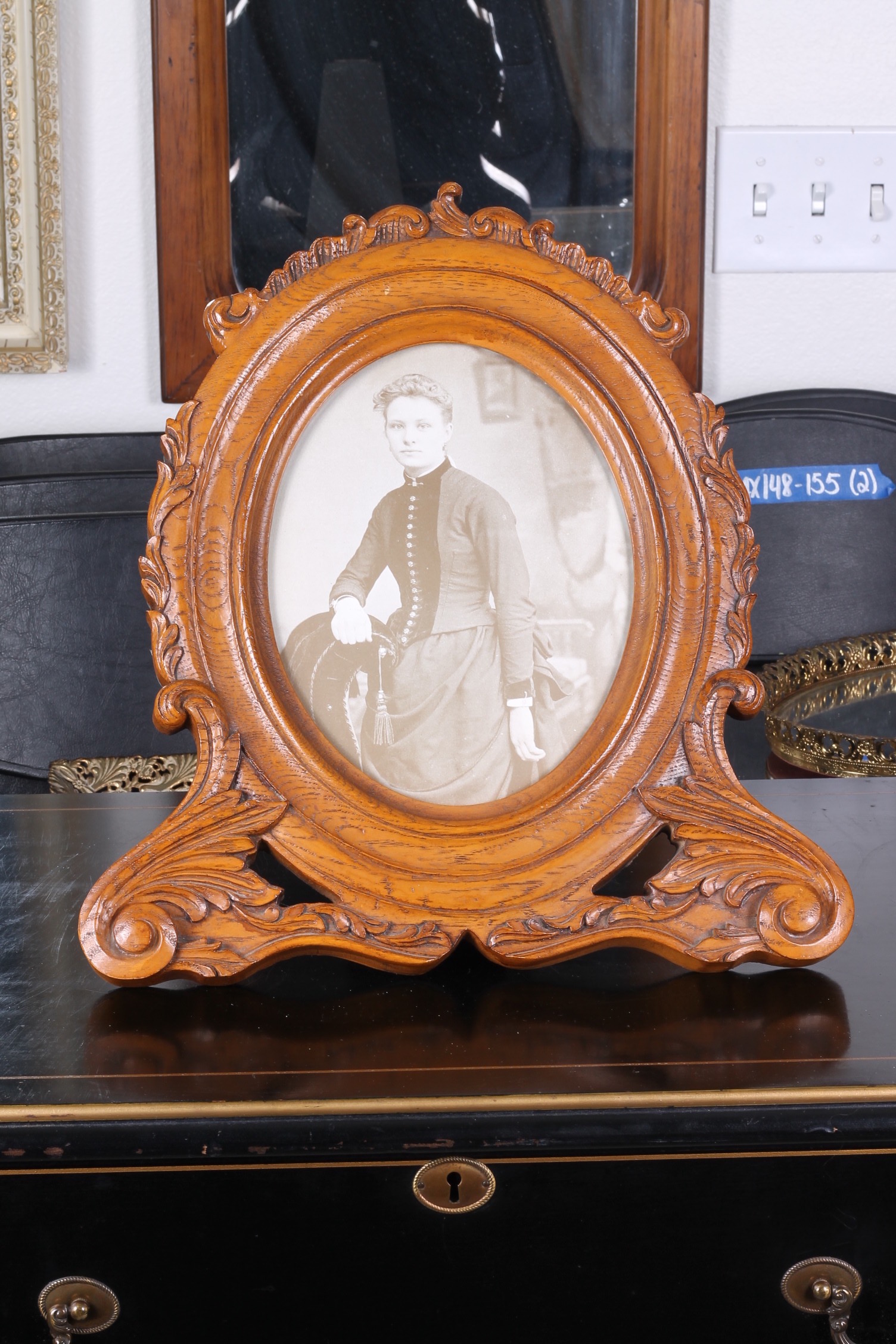 Carved Oak Oval Picture Frame | EBTH