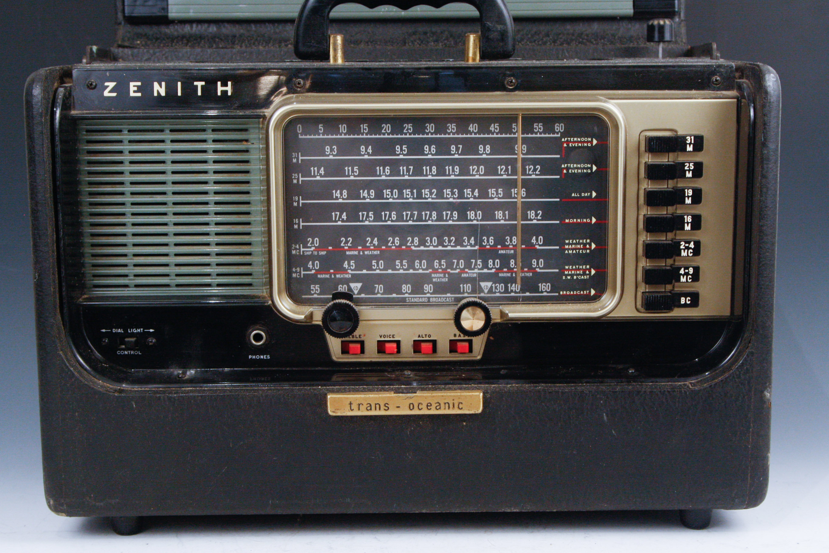 1950s Zenith Trans-Oceanic Transistor Radio | EBTH