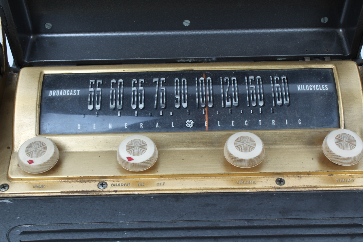 Vintage General Electric Radio | EBTH