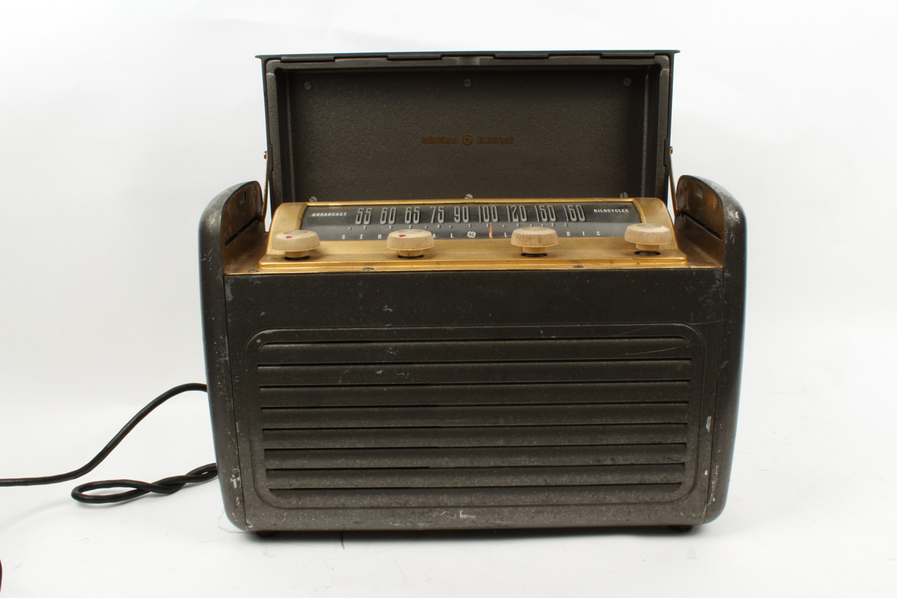 Vintage General Electric Radio | EBTH