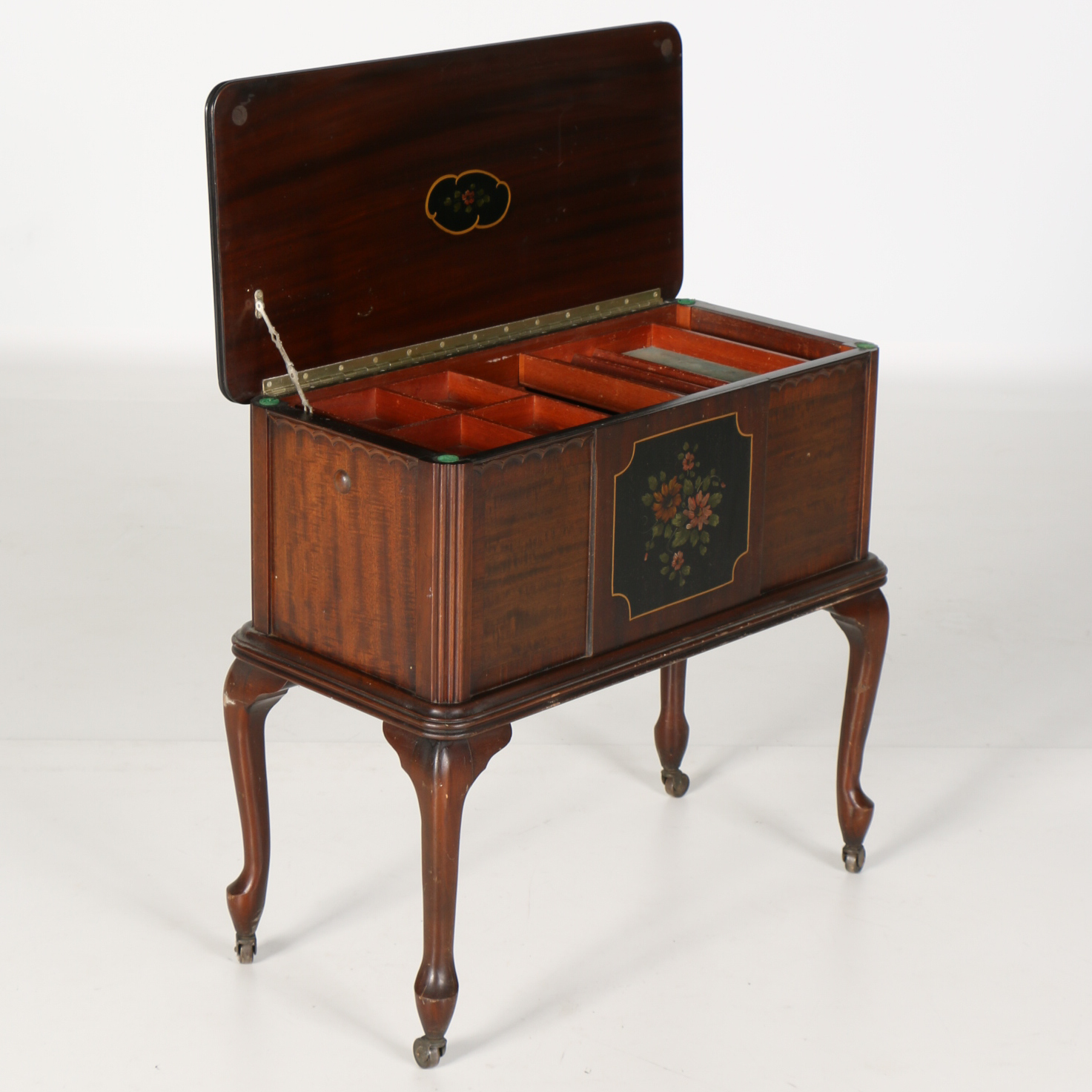 Vintage Sewing Chest | EBTH