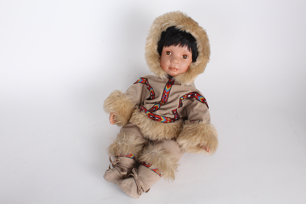 Pair of Traditionally Dress Inuit Dolls | EBTH