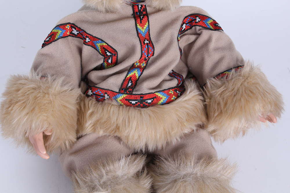 Pair of Traditionally Dress Inuit Dolls | EBTH