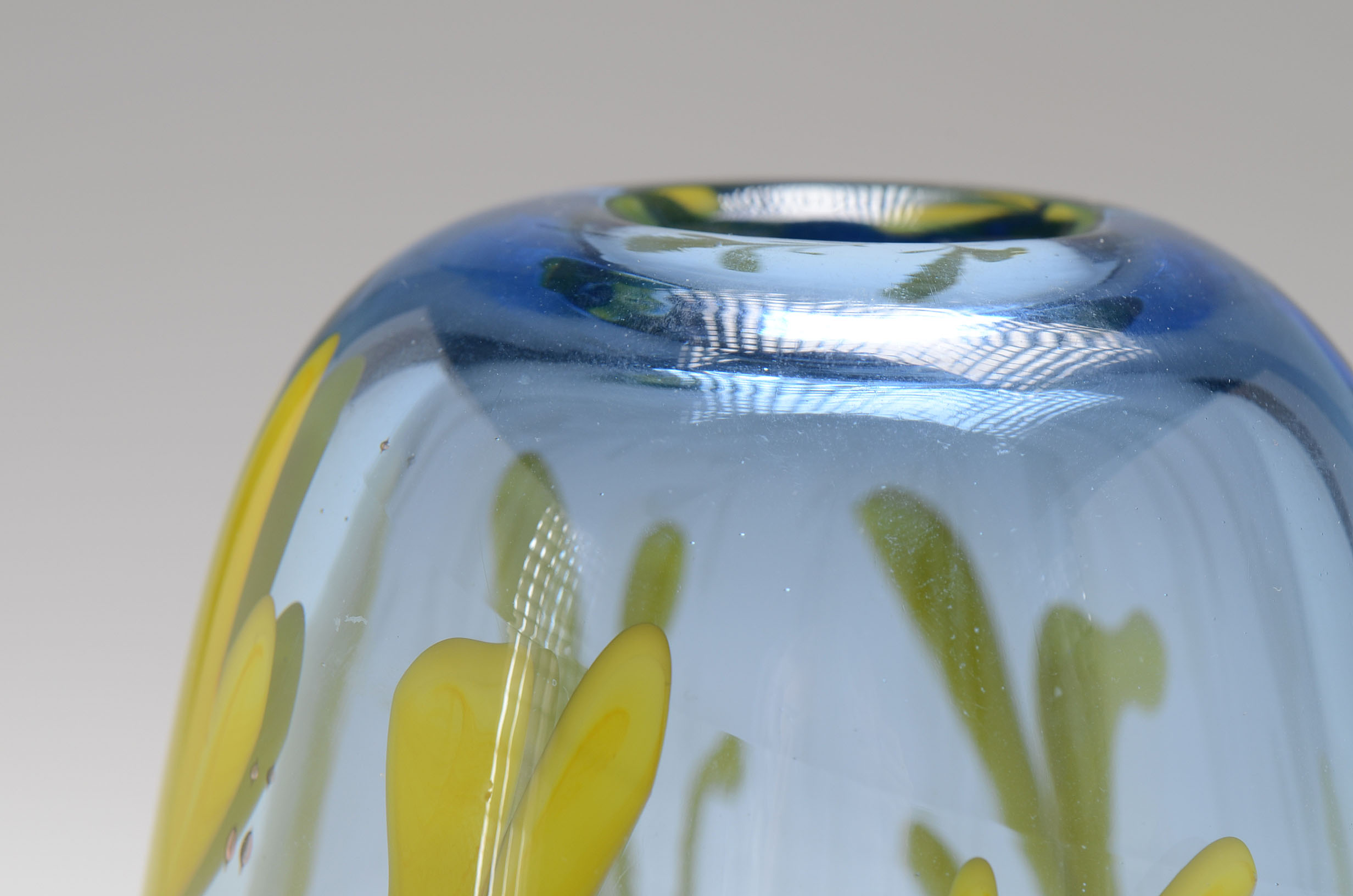 Dominick Labino Art Glass Vase | EBTH