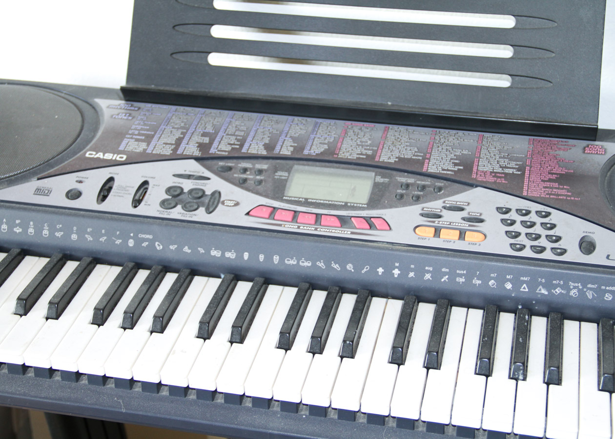 Casio LK-50 Electronic Keyboard With Stand | EBTH