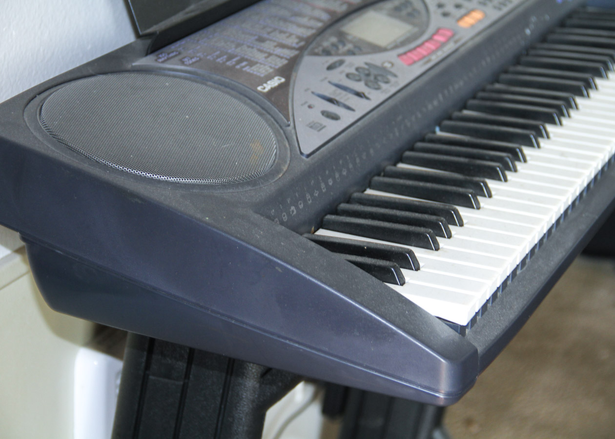 Casio LK-50 Electronic Keyboard With Stand | EBTH