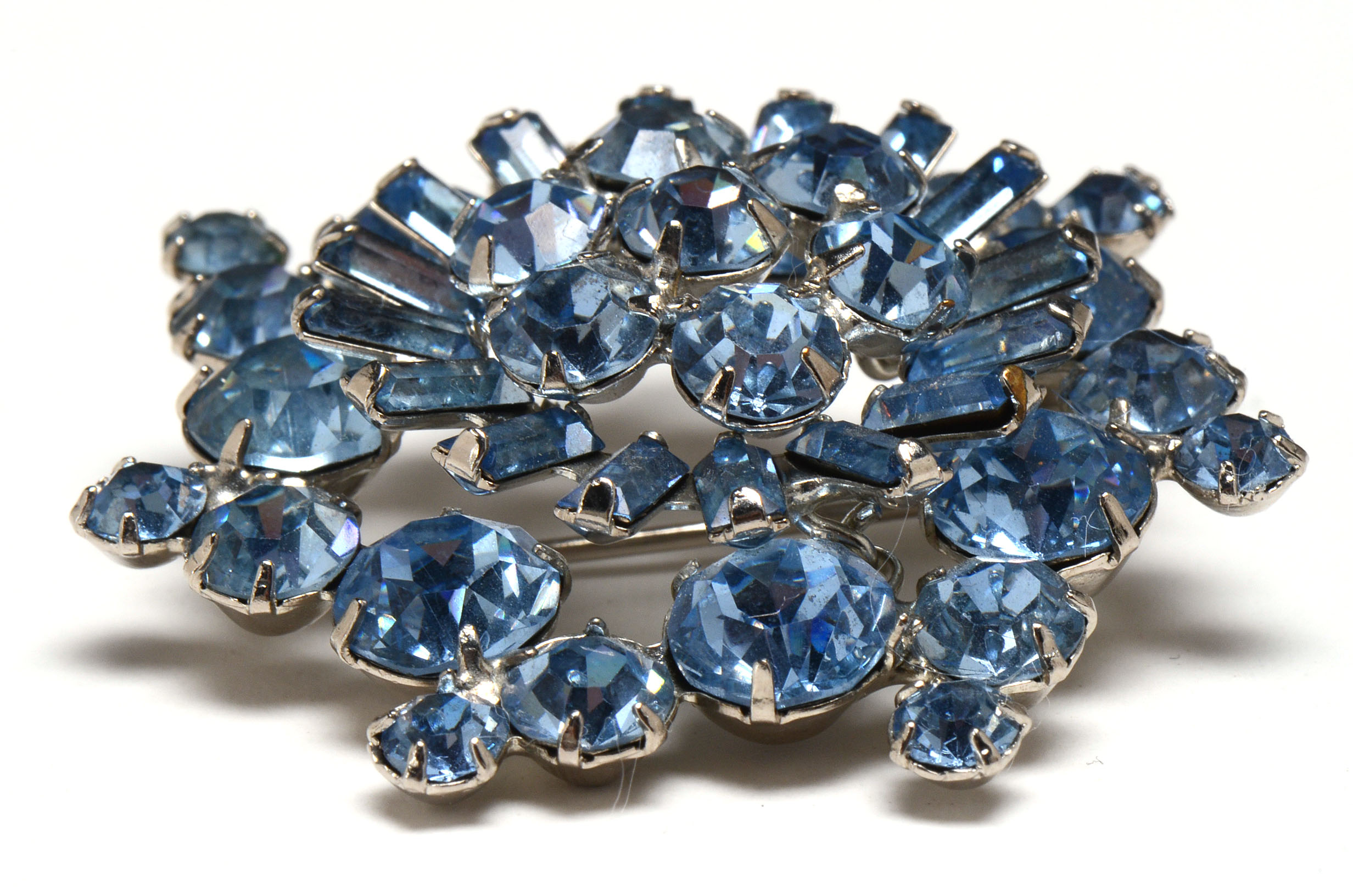 Vintage Weiss Blue Rhinestone Brooch | EBTH