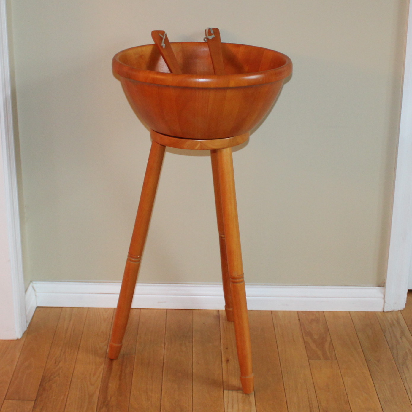 Portable Wood Salad Server and Stand | EBTH