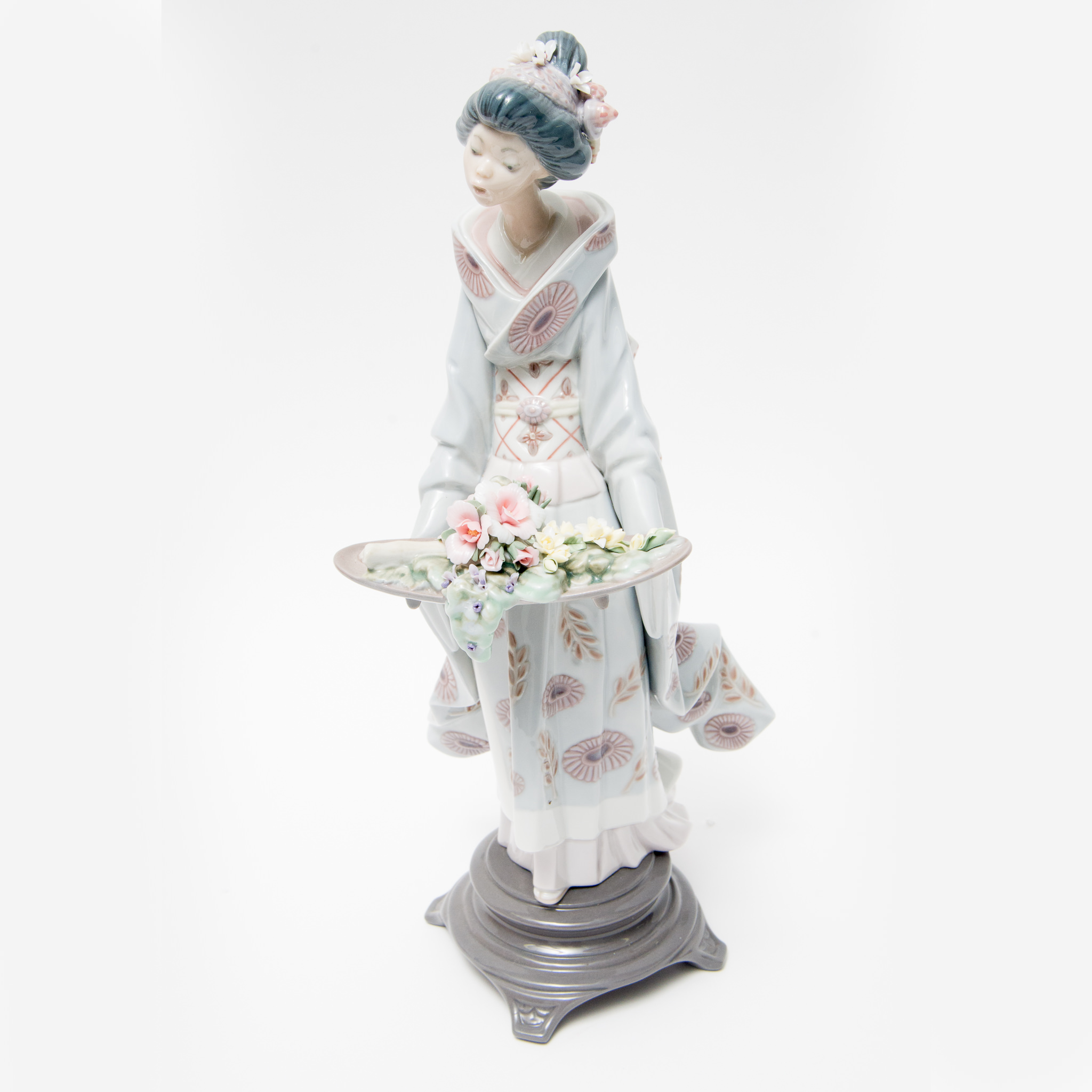 Large Lladro "Nature's Gifts" Geisha Figurine | EBTH