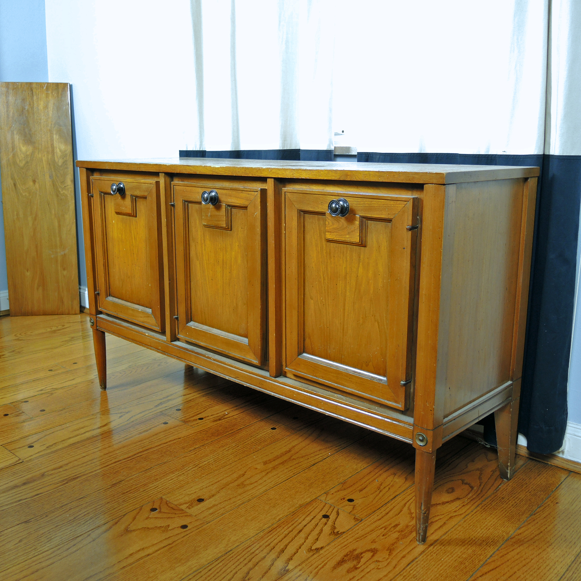 Vintage Basic-Witz Mid-Century Modern Dining Room Set and Buffet | EBTH