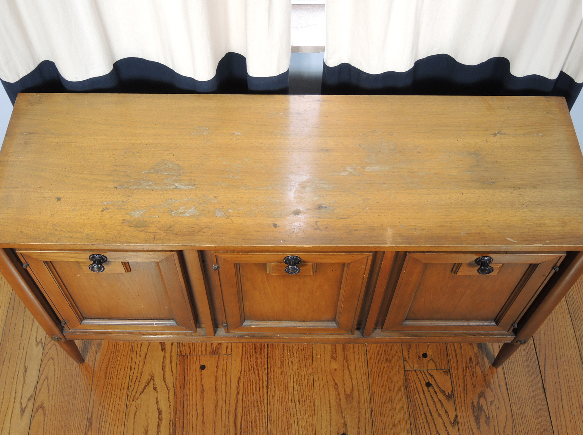 Vintage Basic-Witz Mid-Century Modern Dining Room Set and Buffet | EBTH