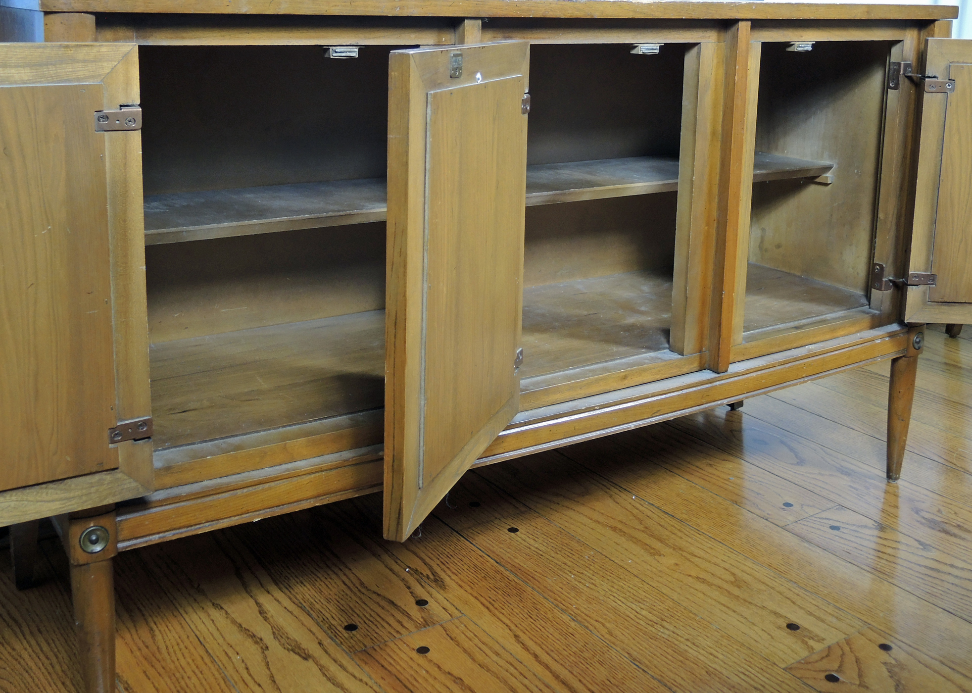 Vintage Basic-Witz Mid-Century Modern Dining Room Set and Buffet | EBTH