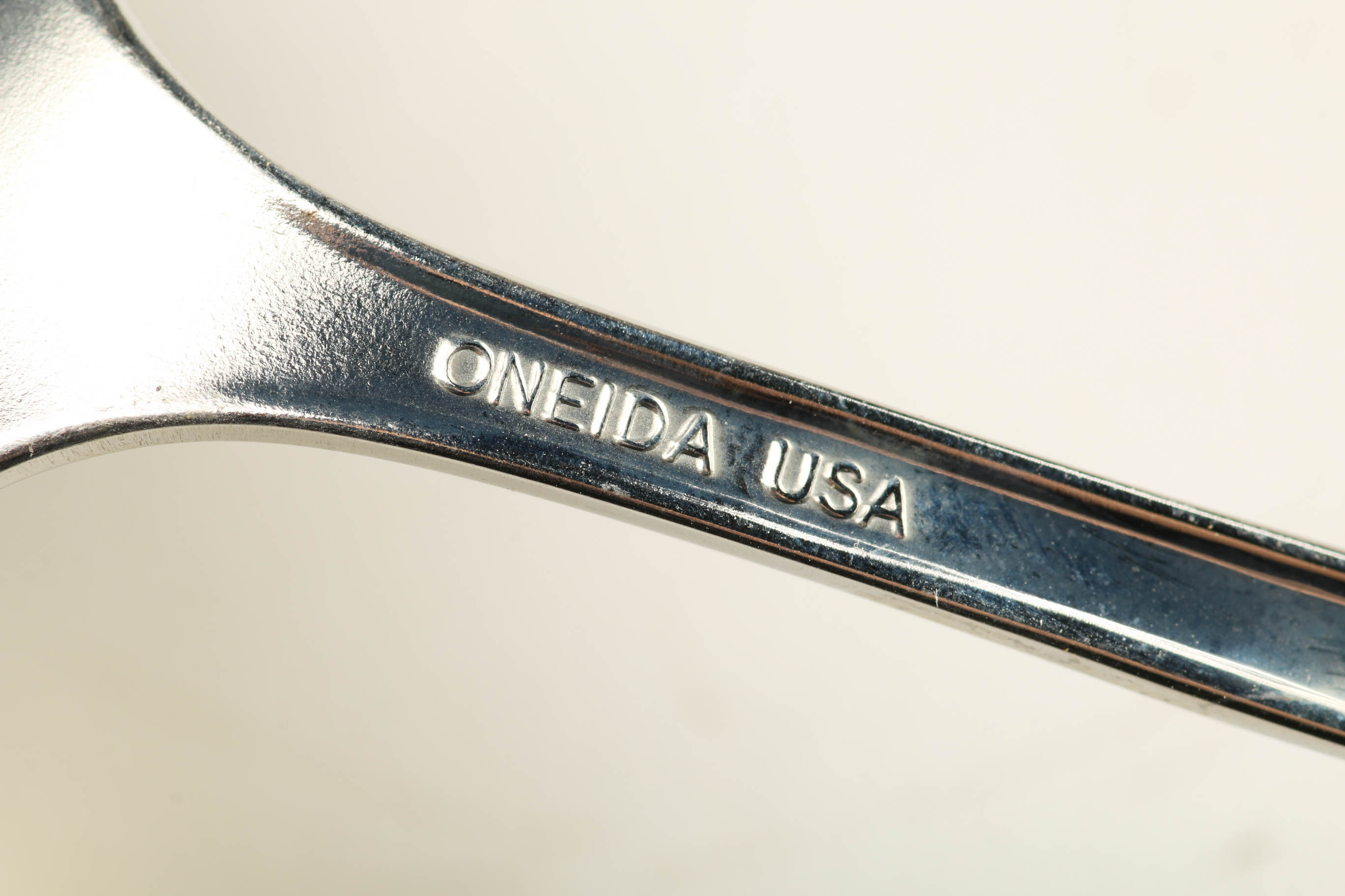 Oneida Stainless Flatware and Storage Box | EBTH