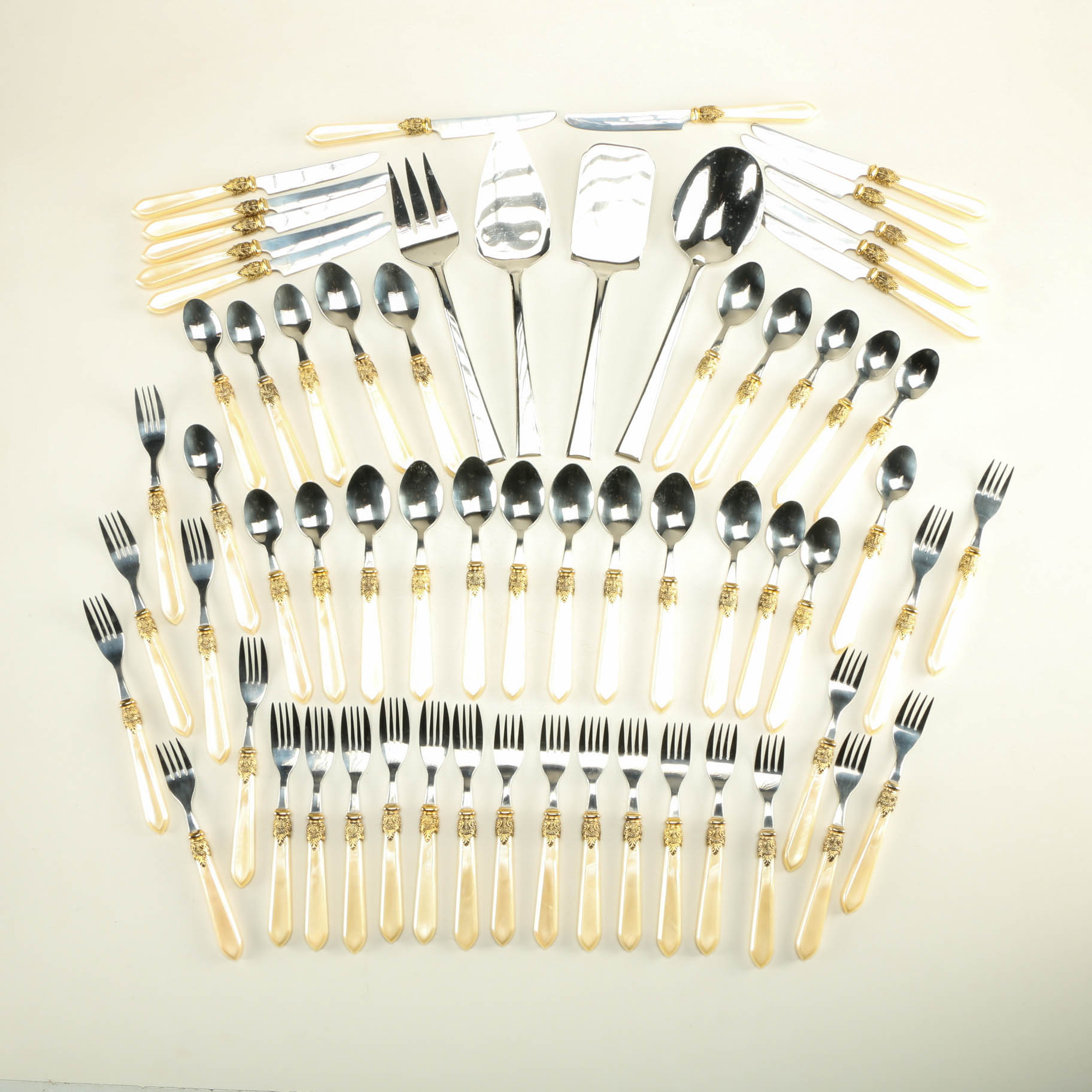 Set of Hampton Silversmiths and Lenox Stainless Flatware | EBTH