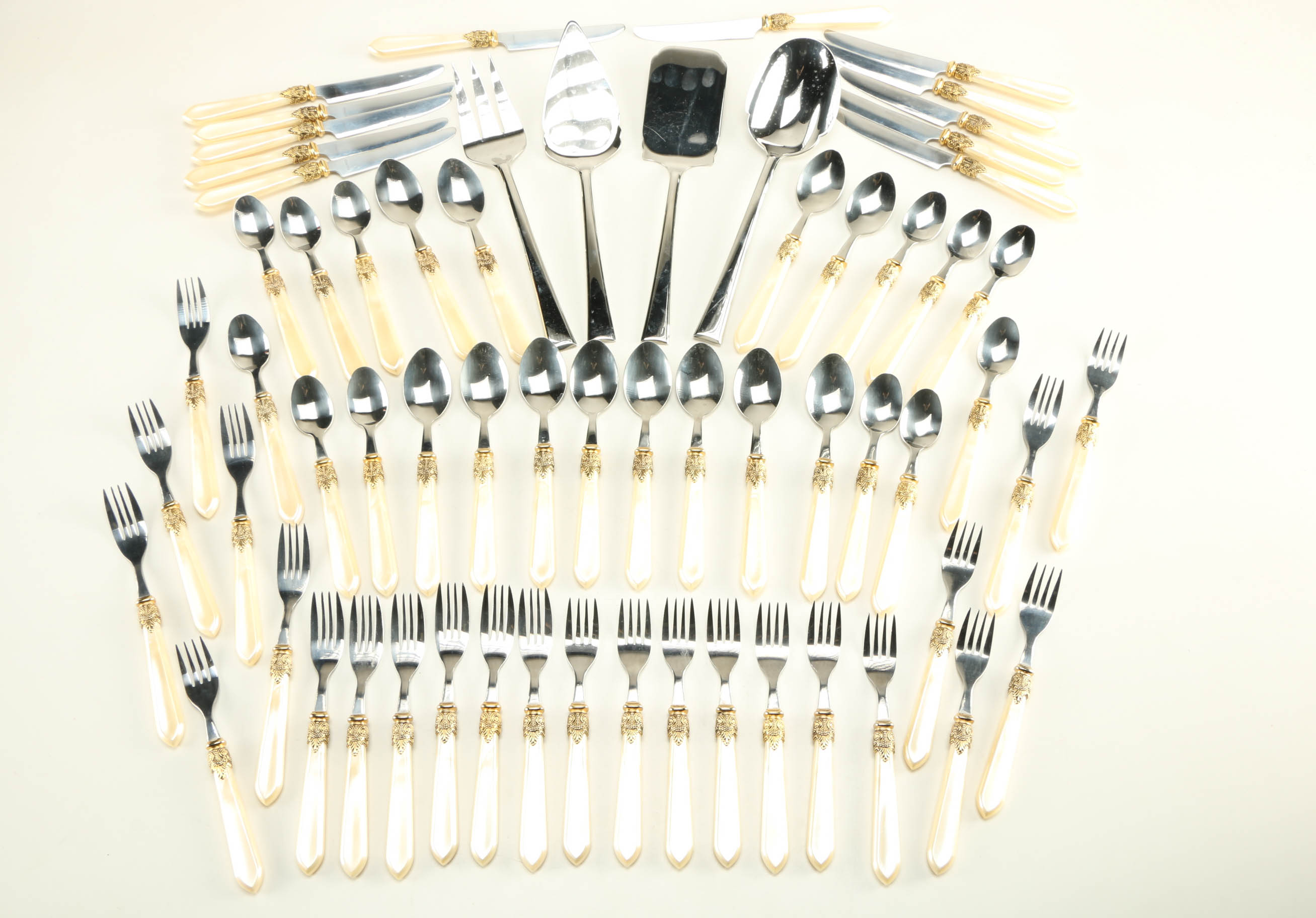 Set of Hampton Silversmiths and Lenox Stainless Flatware | EBTH