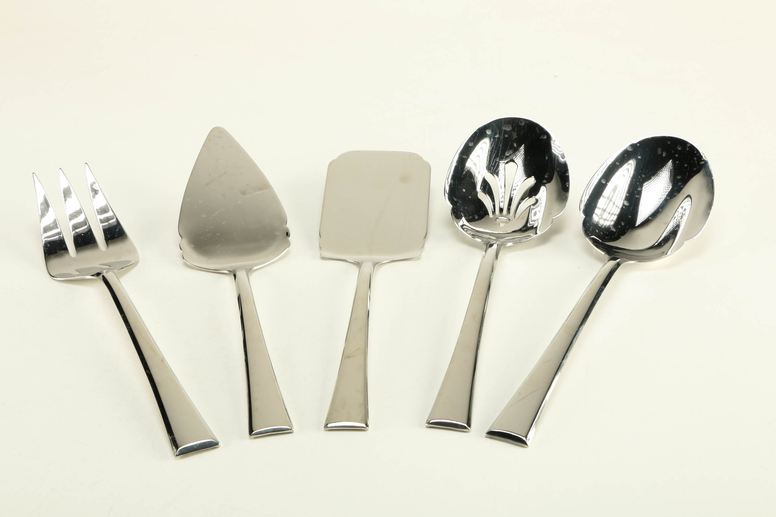 Set of Hampton Silversmiths and Lenox Stainless Flatware | EBTH