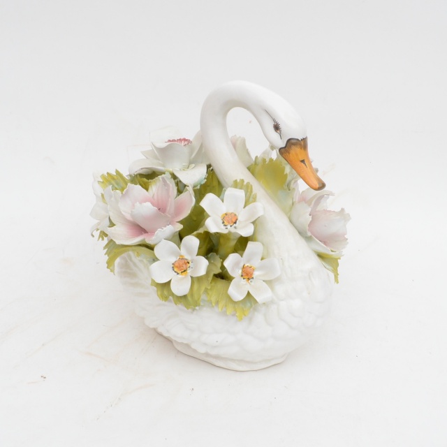 Florentina Capodimonte Porcelain Swan | EBTH