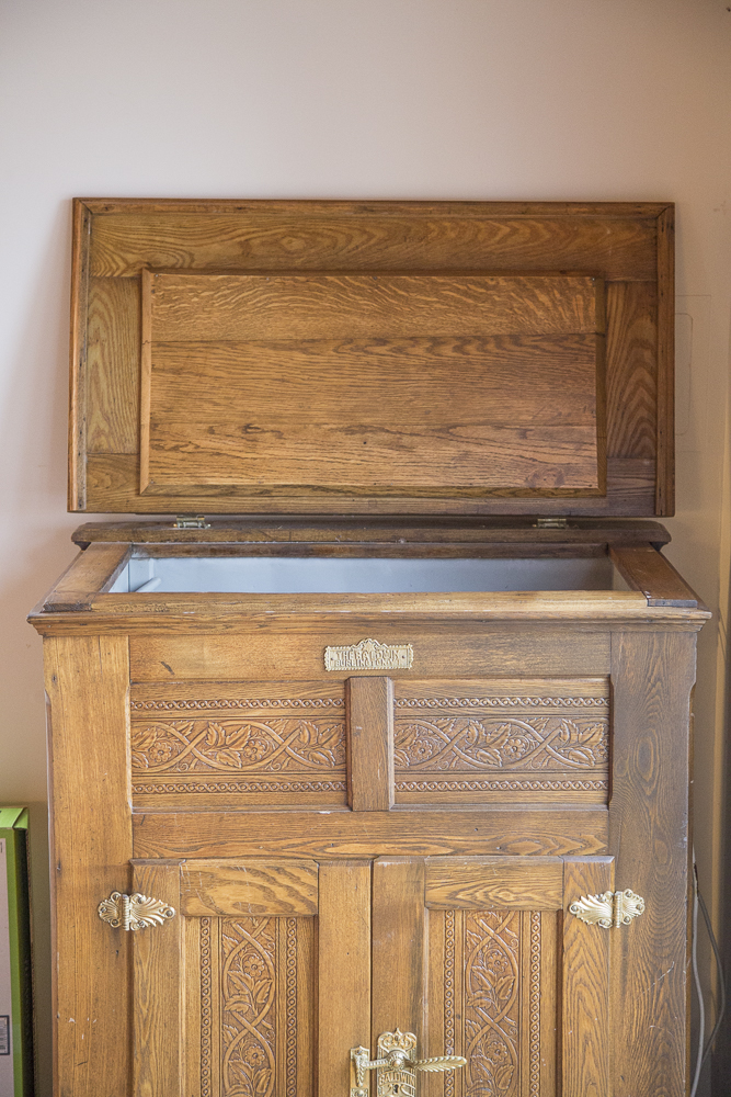 Antique Oak Baldwin "Dry Air" Ice Box | EBTH