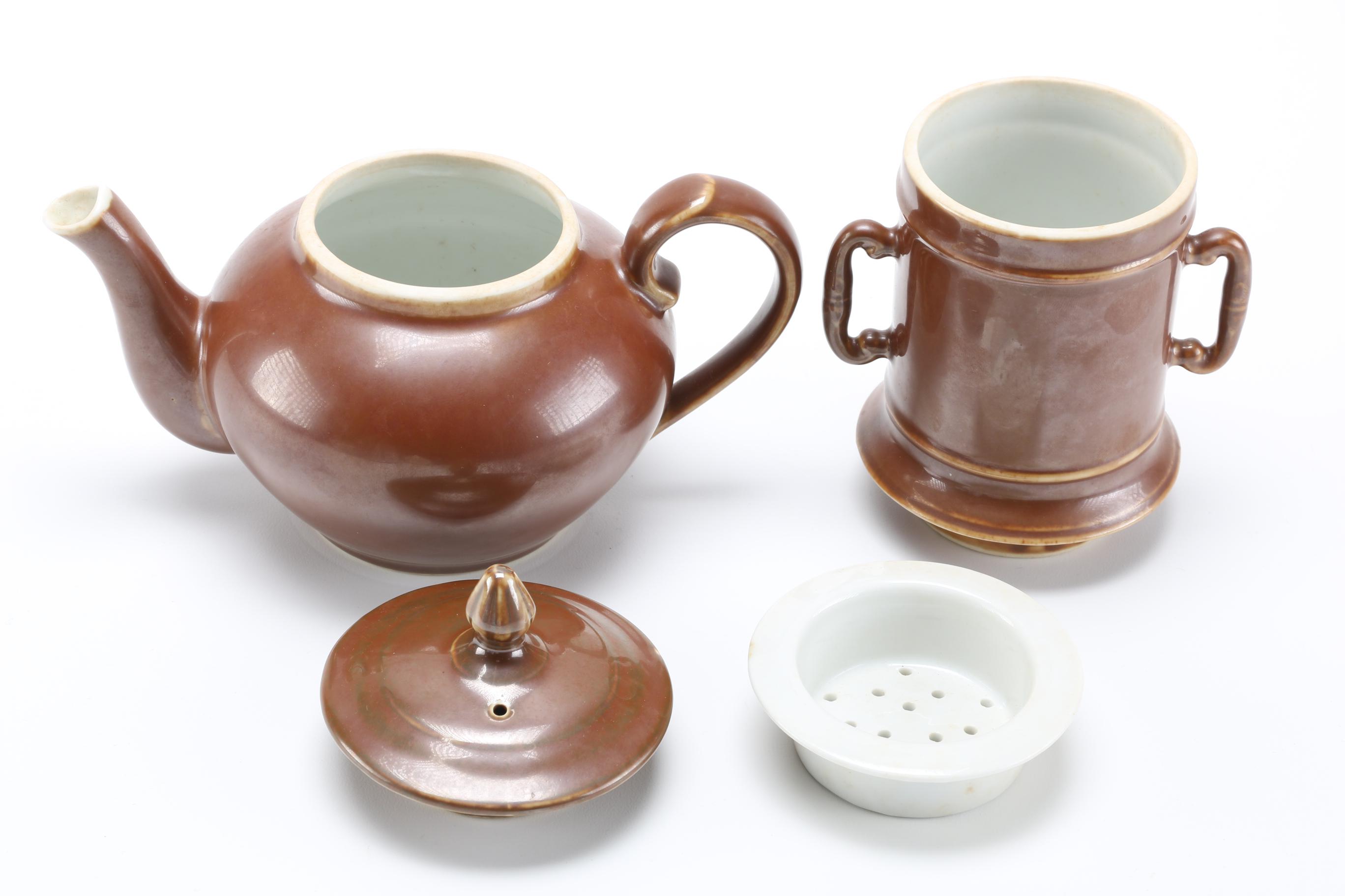 Teapots and Pitcher Featuring Apilco | EBTH