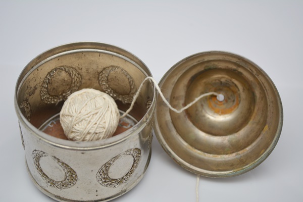 Vintage Silver Tone String Holder | EBTH