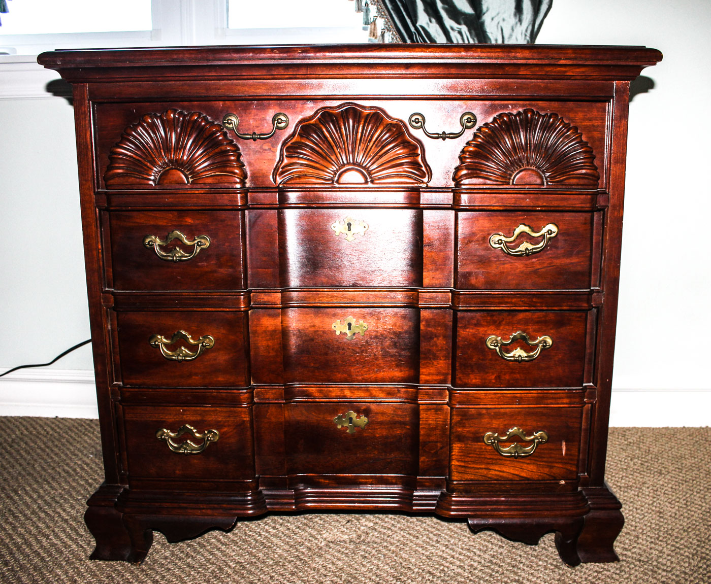 Federal Style Blockfront Chest of Drawers by Thomasville | EBTH