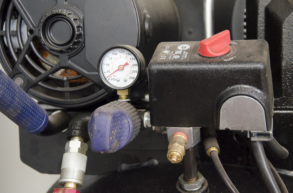 Kobalt 30 Gallon Cast Iron Air Compressor | EBTH