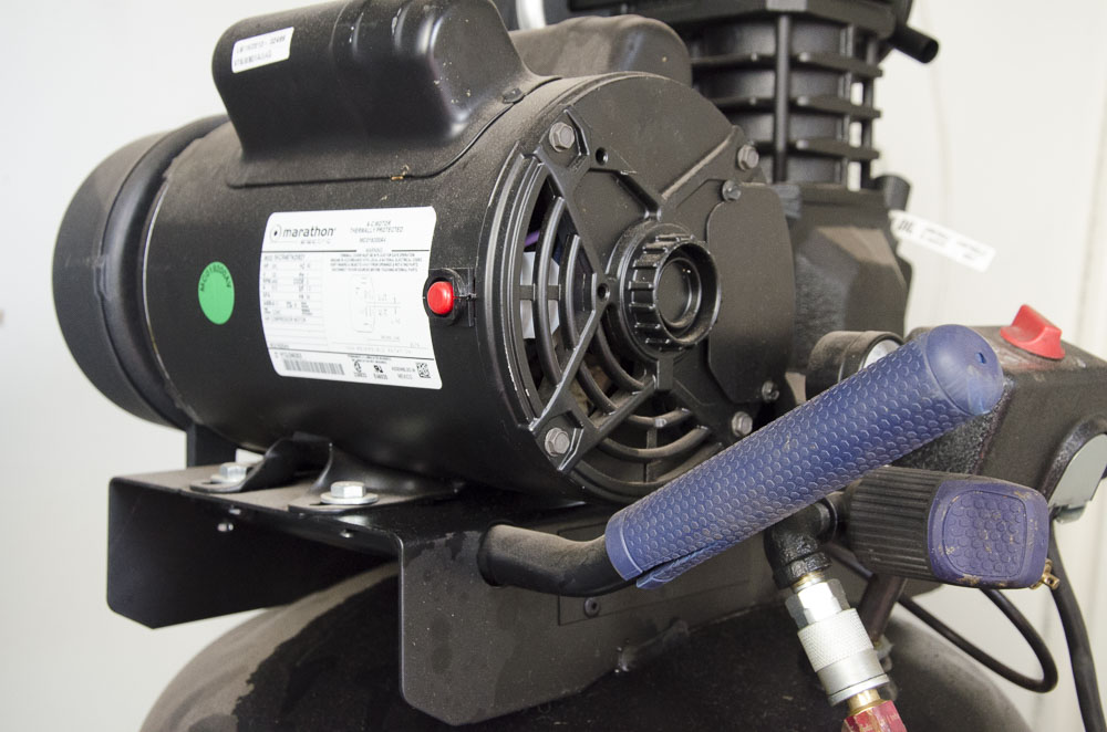 Kobalt 30 Gallon Cast Iron Air Compressor | EBTH