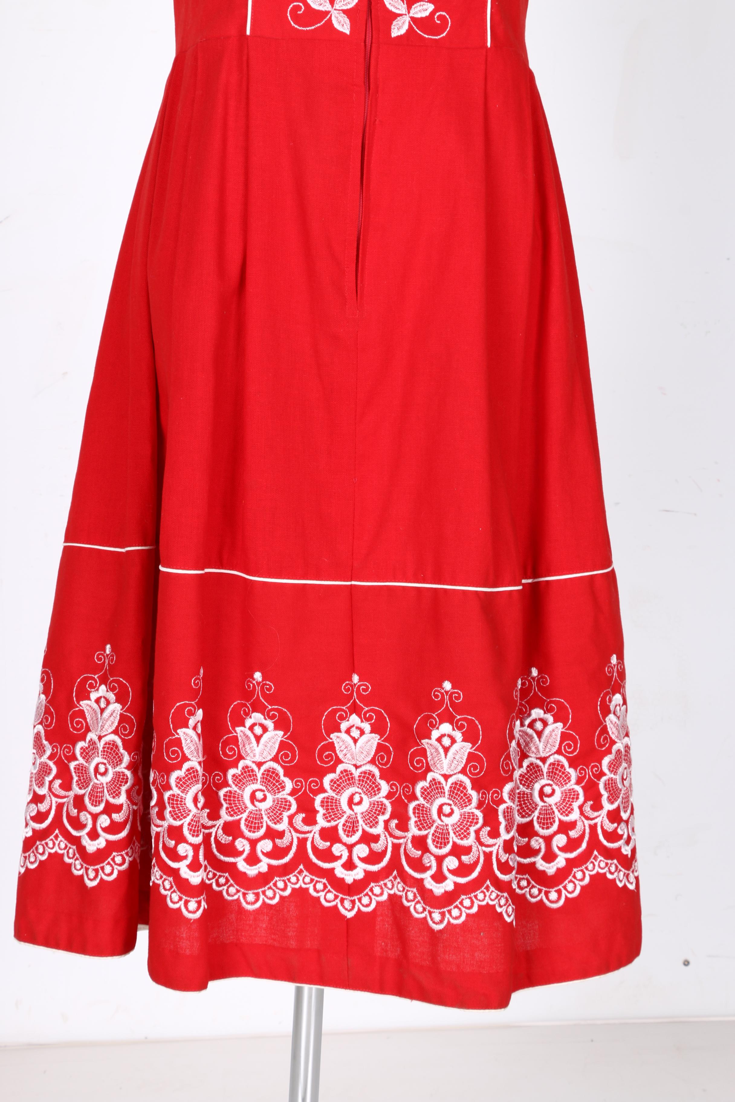 Austrian Dirndl Dresses With Aprons | EBTH