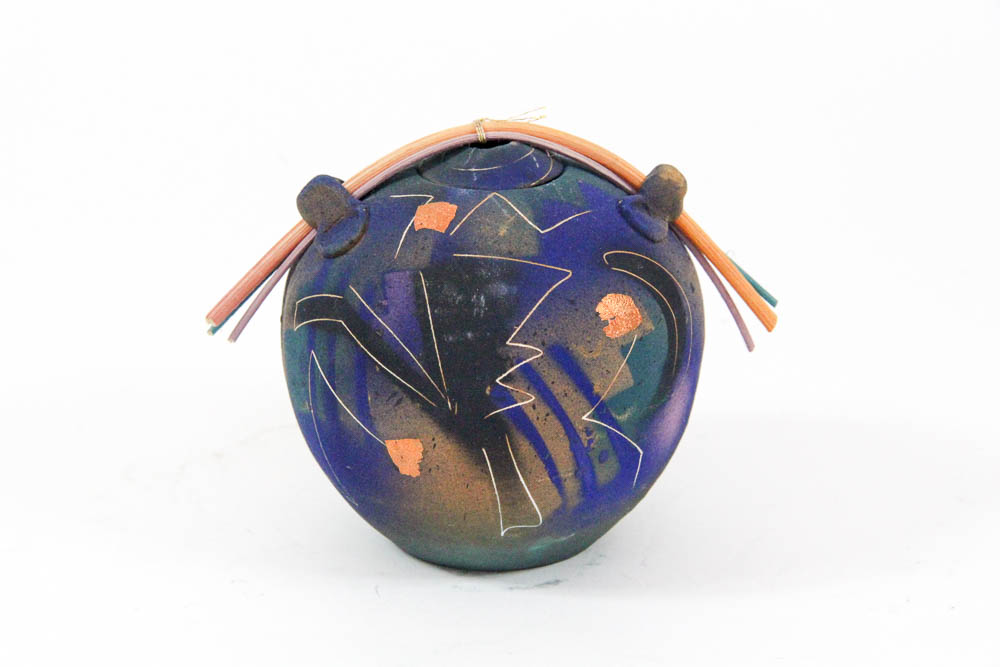 Laura Ross Hand Thrown Pottery Vessel | EBTH