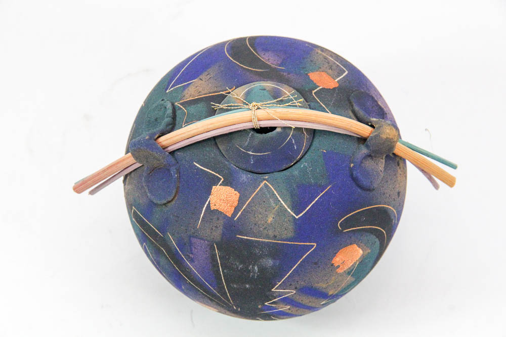 Laura Ross Hand Thrown Pottery Vessel | EBTH