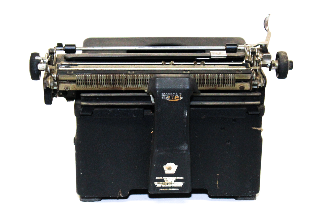 Vintage Royal Typewriter | EBTH