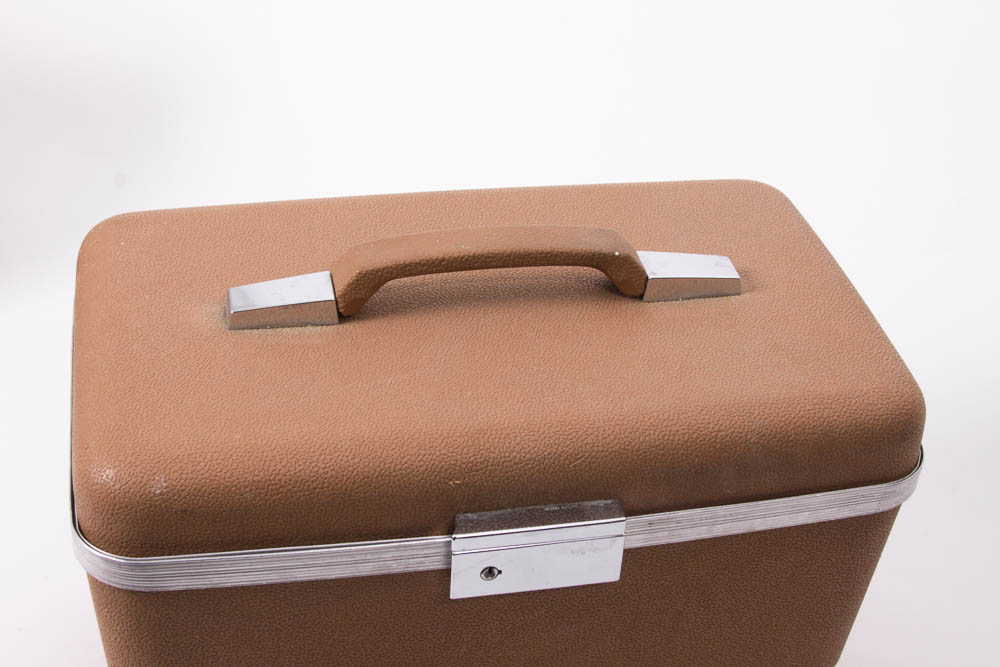 Four Vintage Train Cases | EBTH