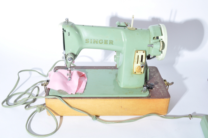 Vintage Green Singer Sewing Machine | EBTH