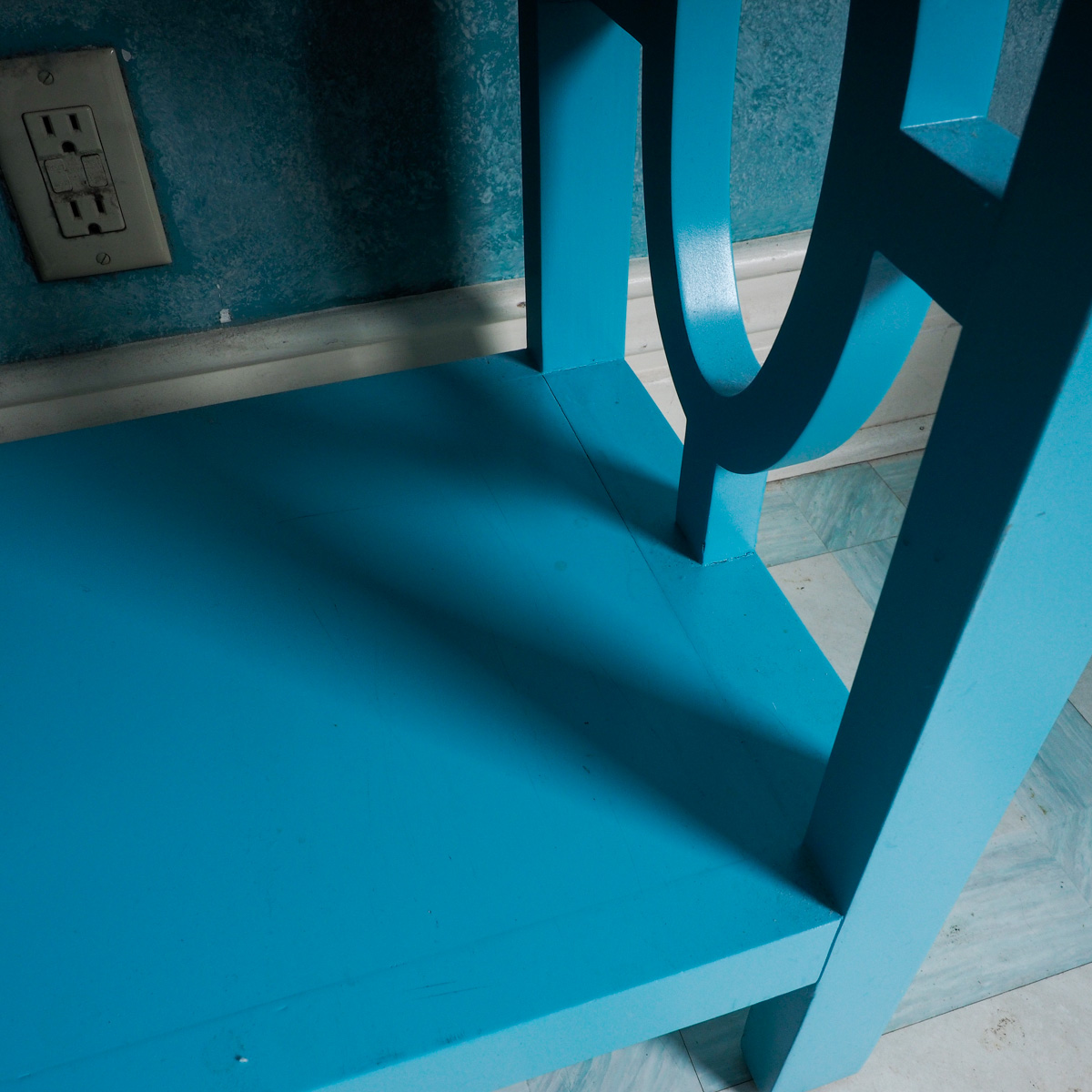 Tall Turquoise Bookcase | EBTH