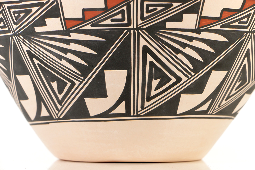 I. Chino Acoma Pottery Vessel | EBTH