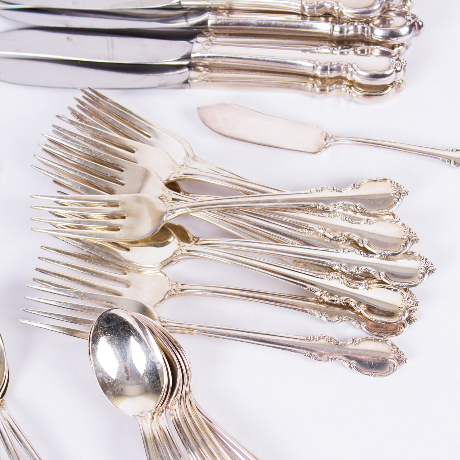 1847 Rogers Brothers "Reflections" Silver Plated Flatware Set | EBTH