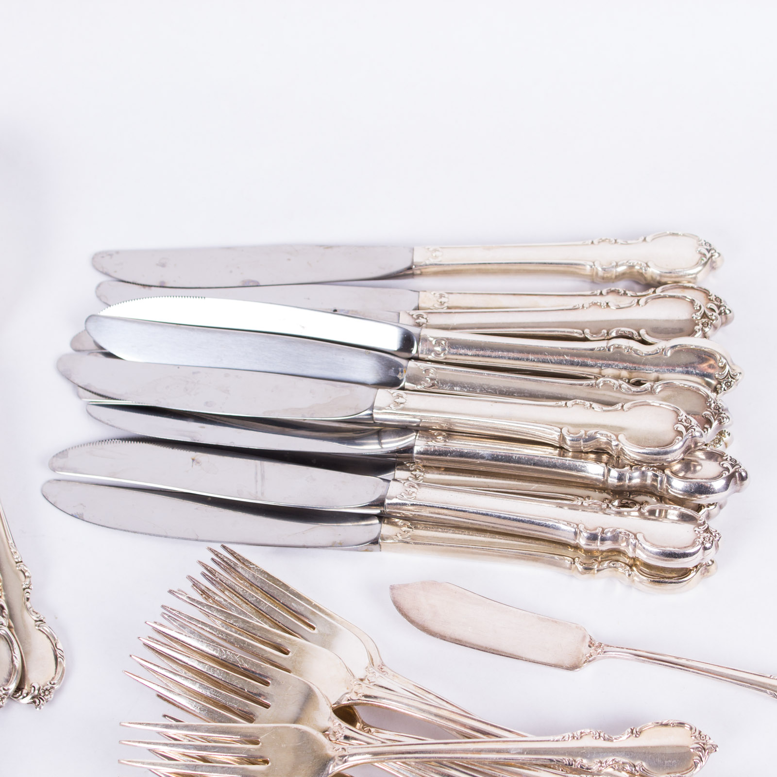 1847 Rogers Brothers "Reflections" Silver Plated Flatware Set | EBTH