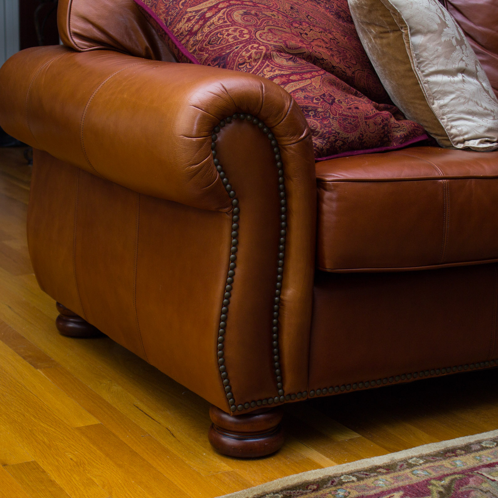 Thomasville "Benjamin" Brown Leather Sectional Sofa | EBTH