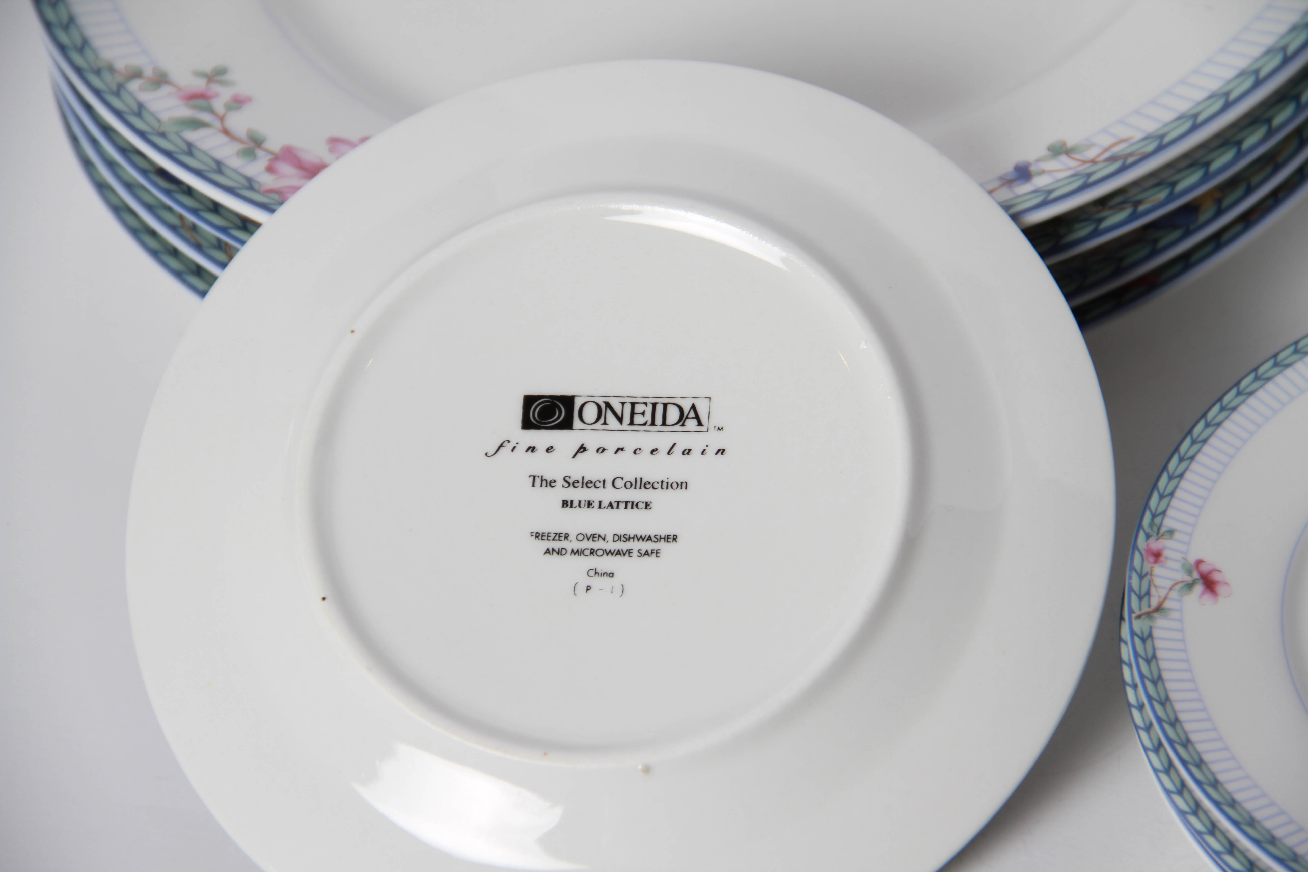 Oneida "Blue Lattice" China | EBTH