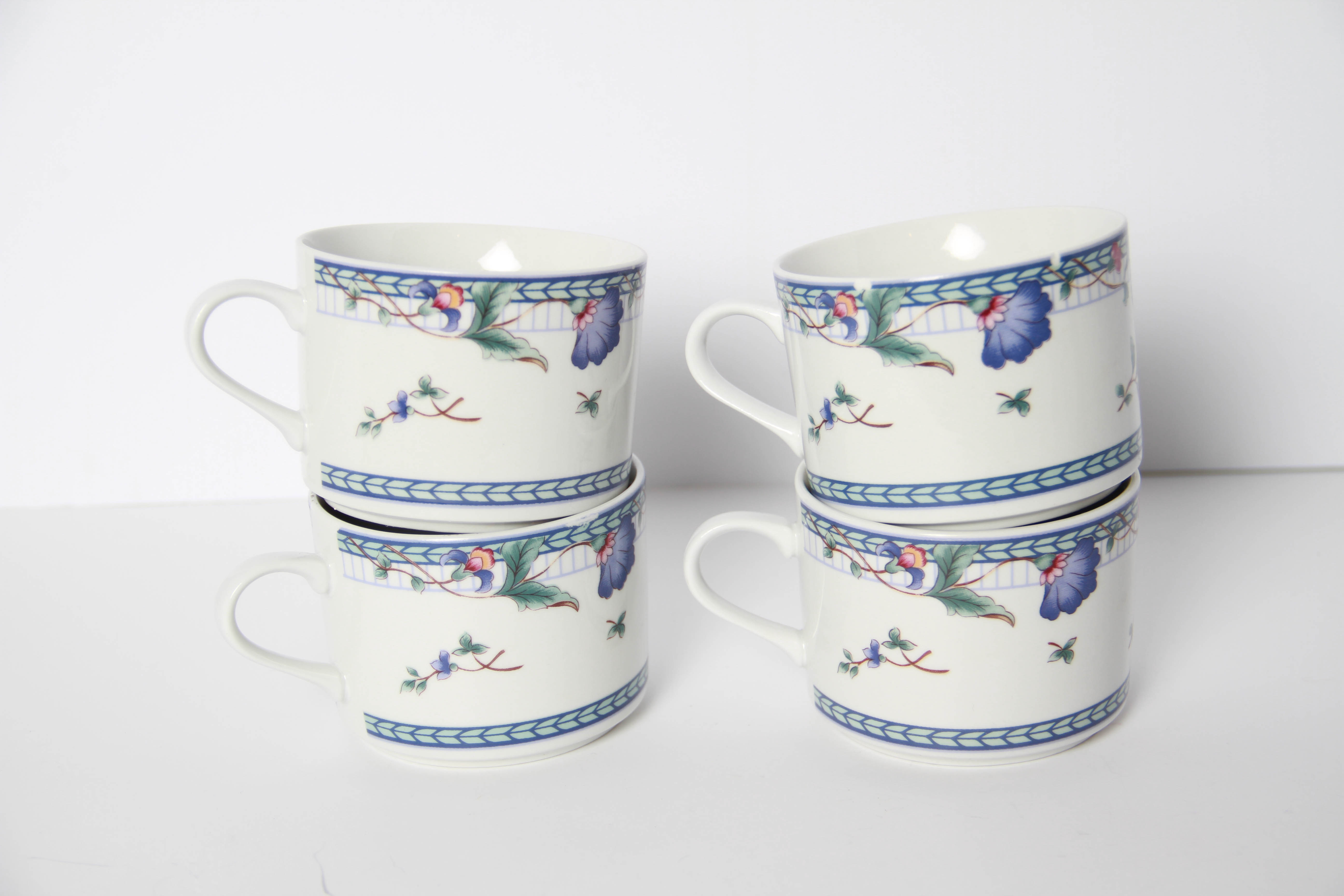 Oneida "Blue Lattice" China | EBTH