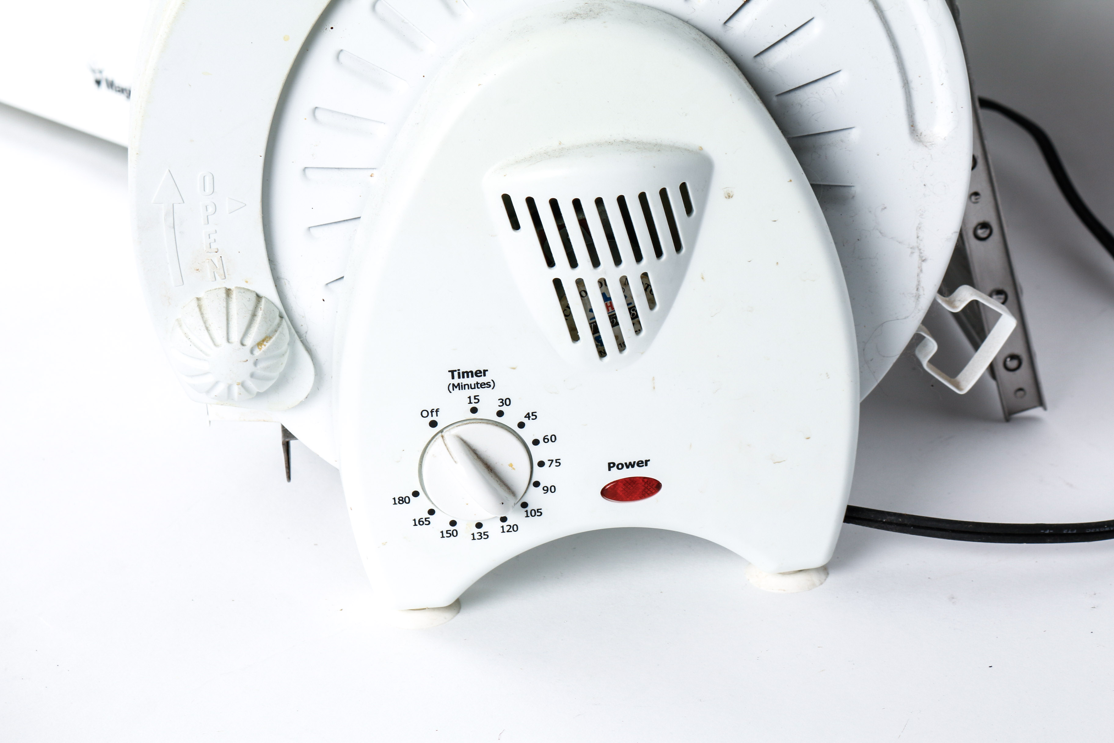 George Foreman Rotisserie Cooker and a Magic Chef Bread Maker | EBTH