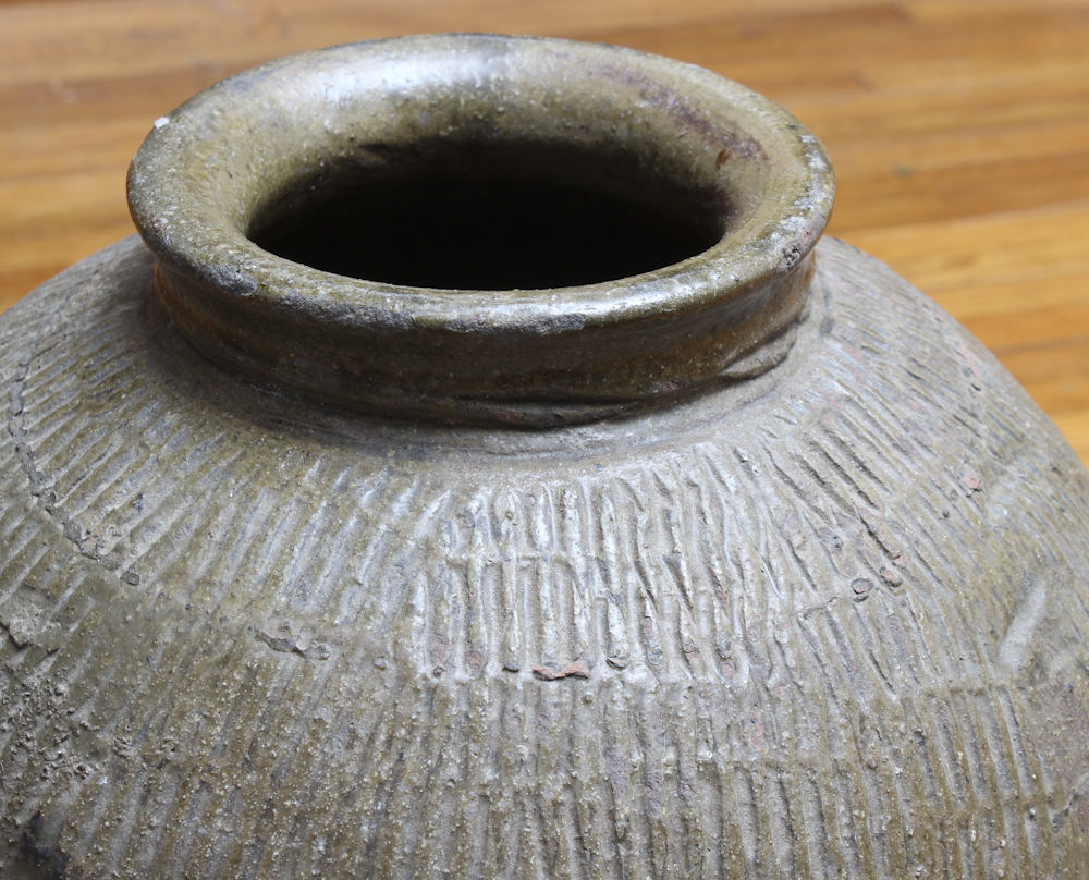 Ceramic and Large Stone Pottery Pieces | EBTH