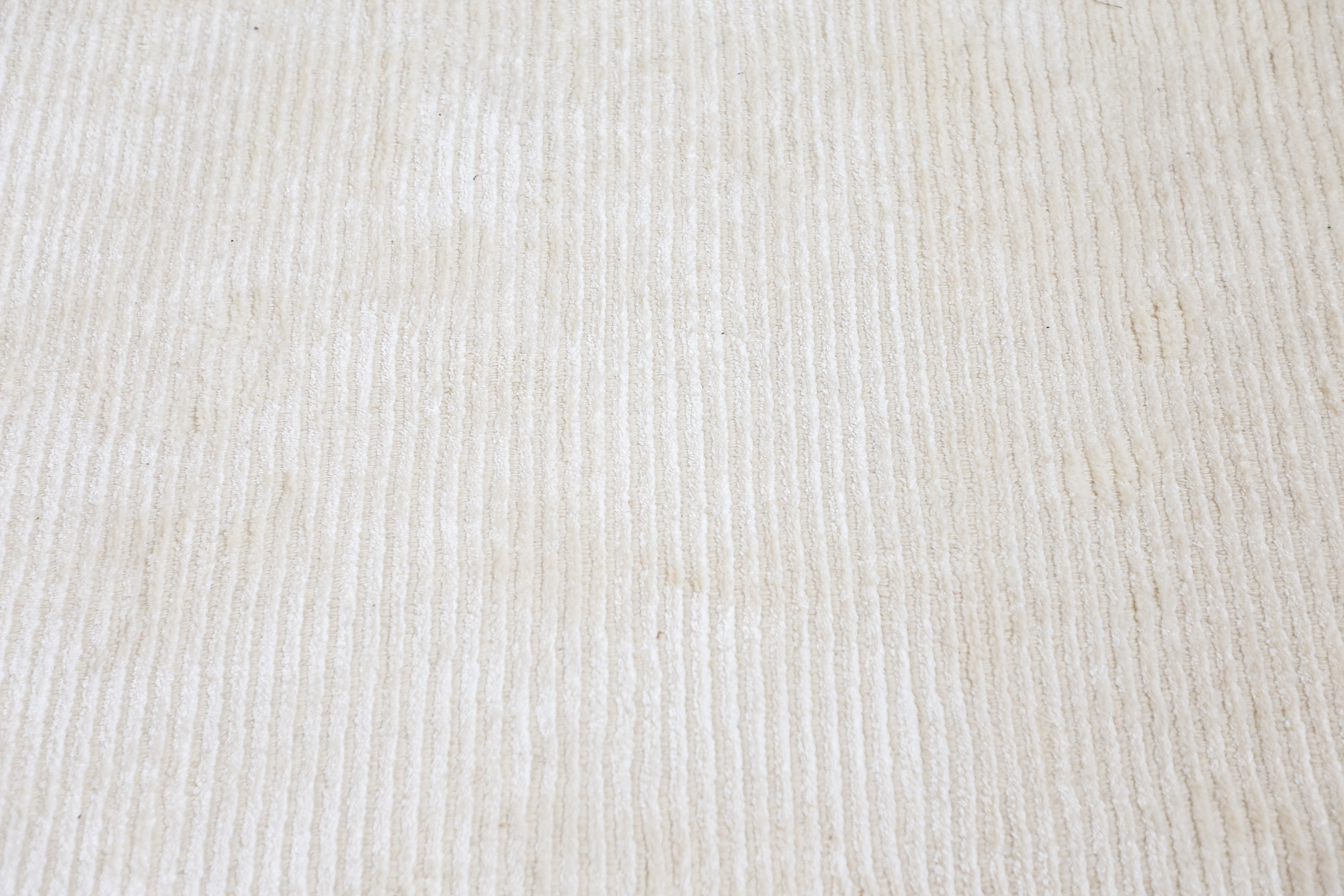 LG Sourcing Cream Area Rug | EBTH