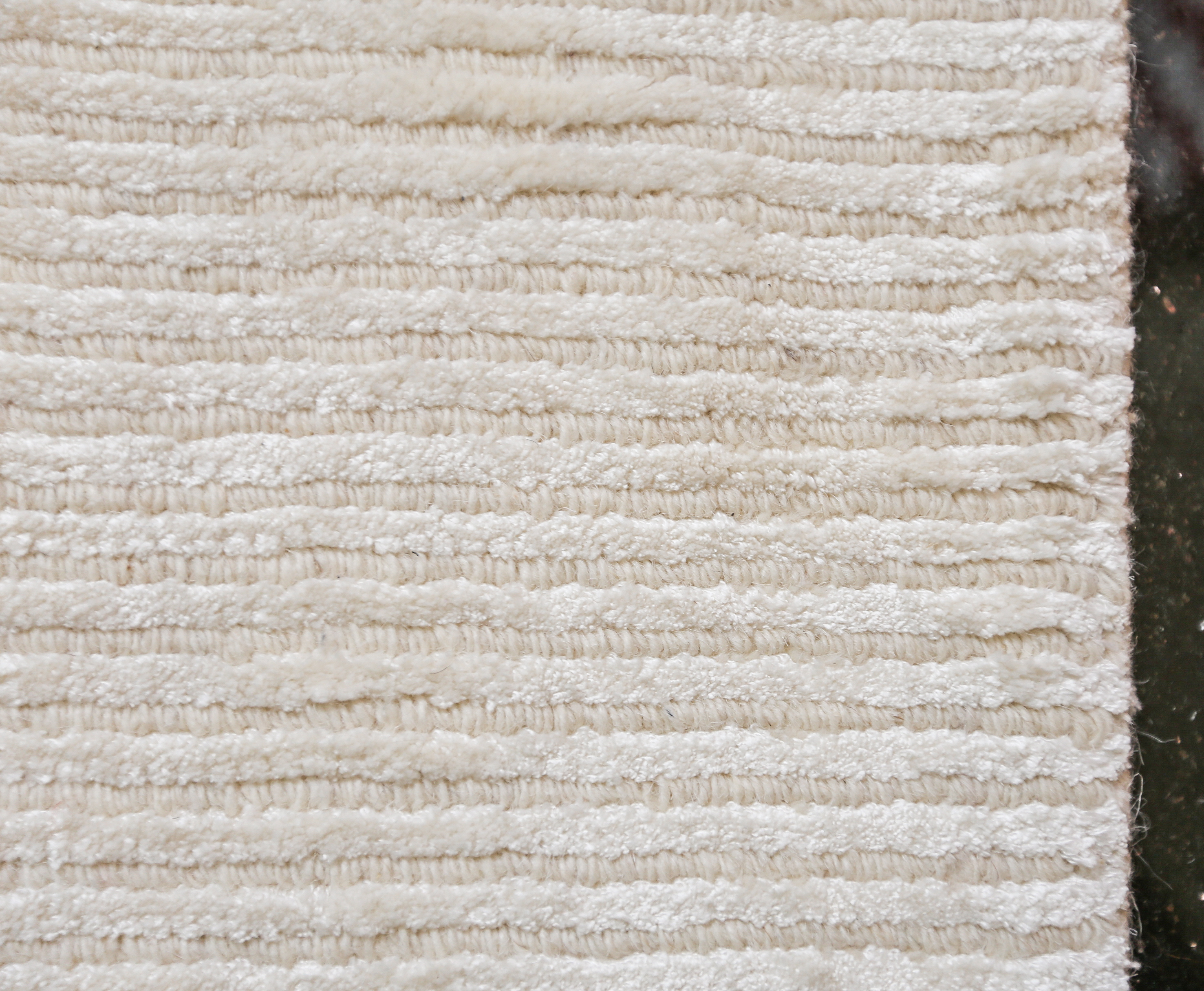 LG Sourcing Cream Area Rug | EBTH