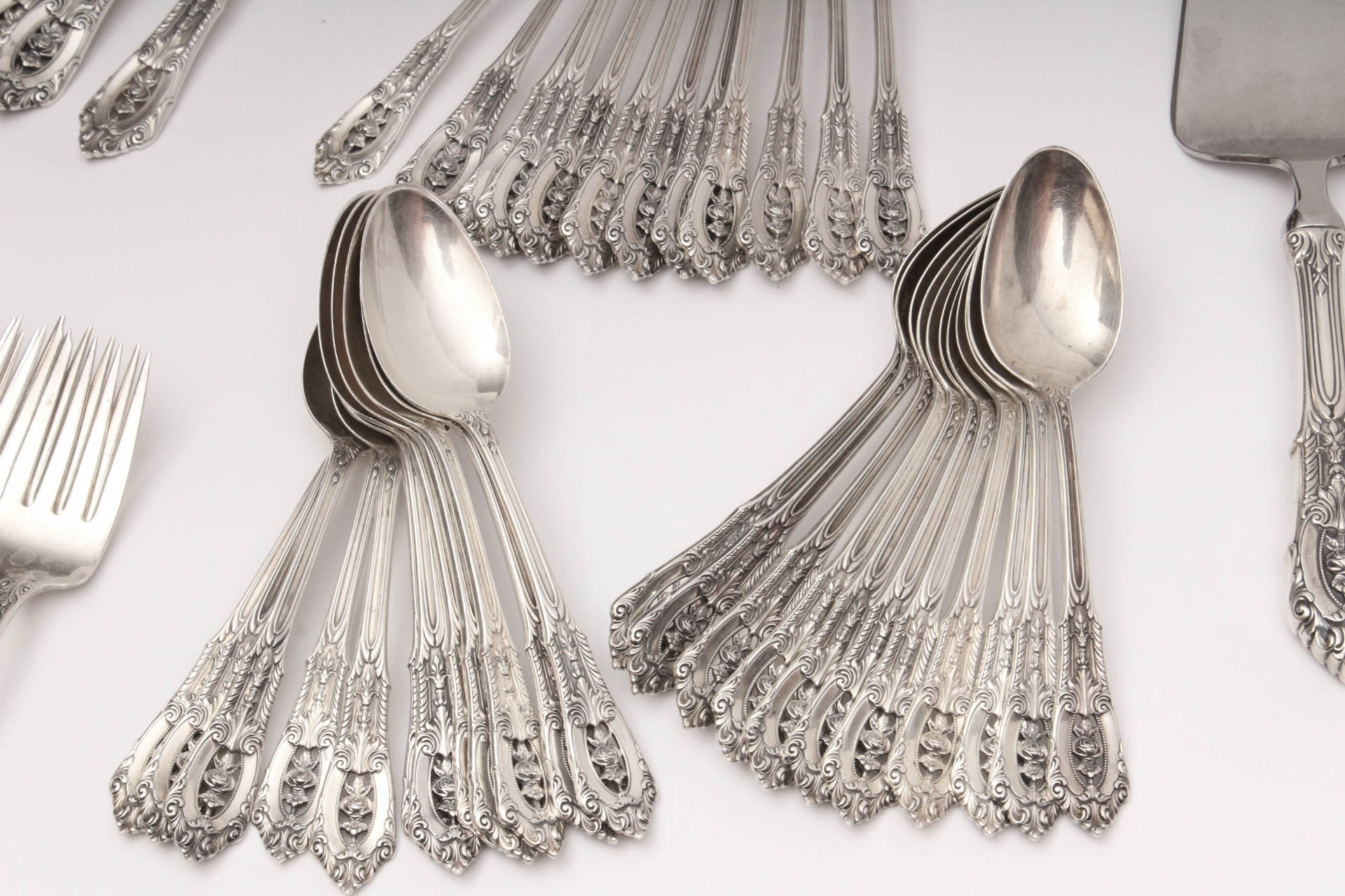 Wallace Sterling Silver "Rose Point" Flatware Service | EBTH